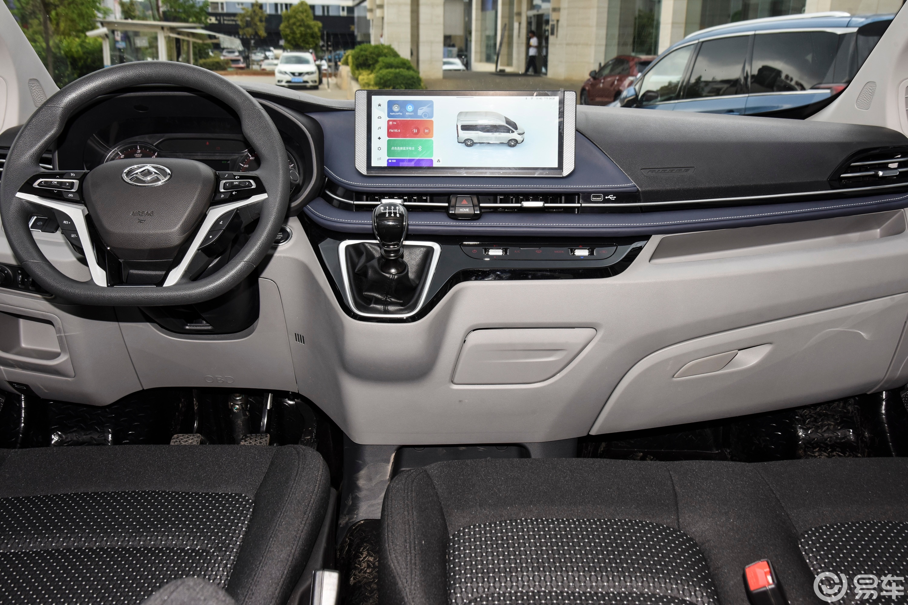 【新途V702.0T 手动长轴低顶精英版93kW 6/7座中控台整体图片-汽车图片大全】-易车