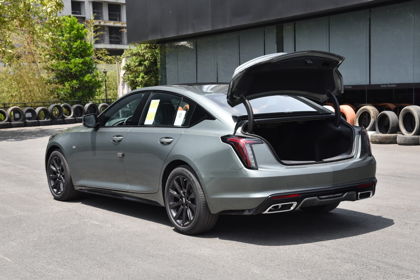 【凯迪拉克CT528T 尊贵型后备厢开启45度侧拍图片-汽车图片大全】-易车