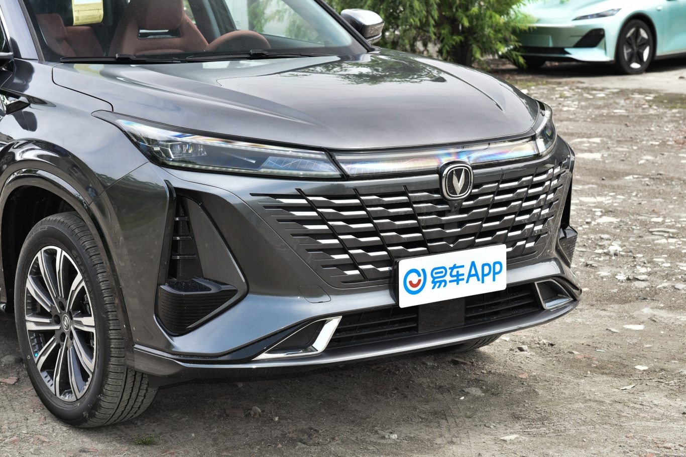 【长安CS75PLUS第三代 2.0T 尊贵型前格栅侧俯拍图片-汽车图片大全】-易车