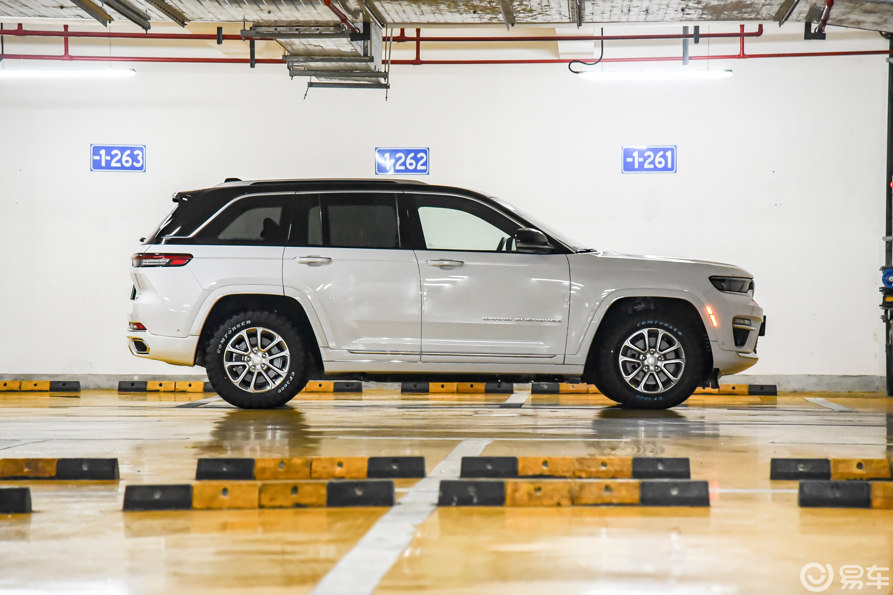 【大切诺基4xe2.0T 47km 巅峰版正侧车头向右水平图片-汽车图片大全】-易车