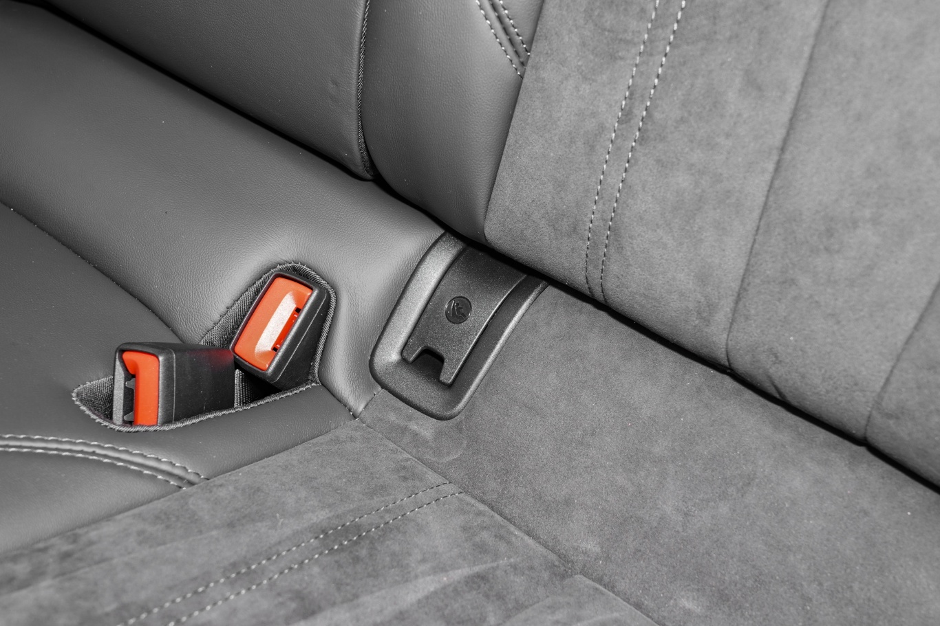 【奥迪A4L45 TFSI quattro 臻选动感型儿童座椅接口图片-汽车图片大全】-易车