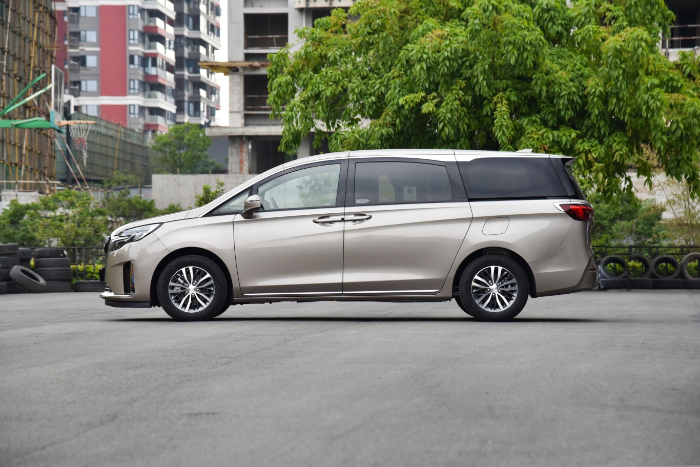 【别克GL8ES陆尊 2.0T 尊享型 7座正侧车头向左水平图片-汽车图片大全】-易车