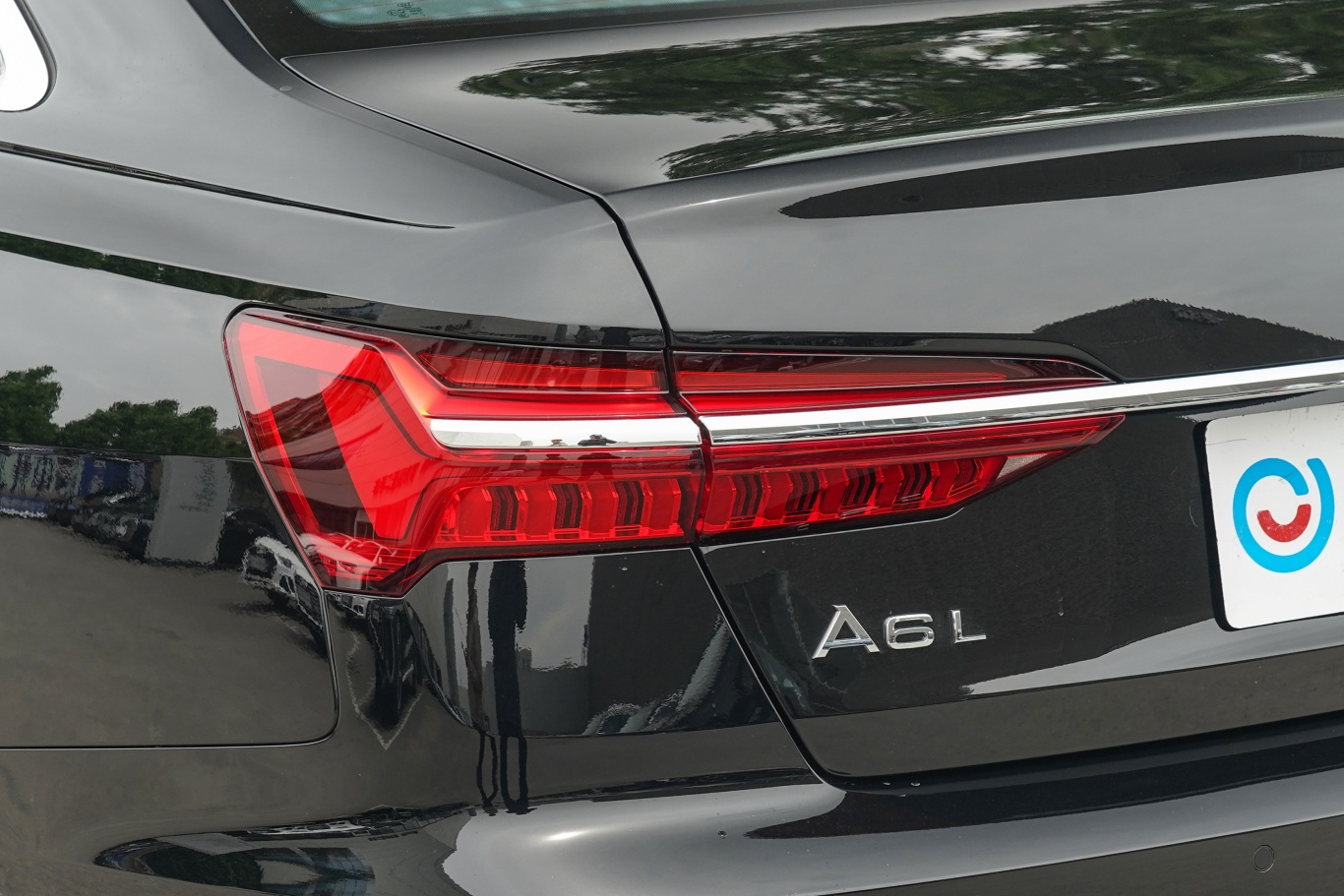 【奥迪A6L改款 40 TFSI 豪华致雅型尾灯侧45度俯拍图片-汽车图片大全】-易车