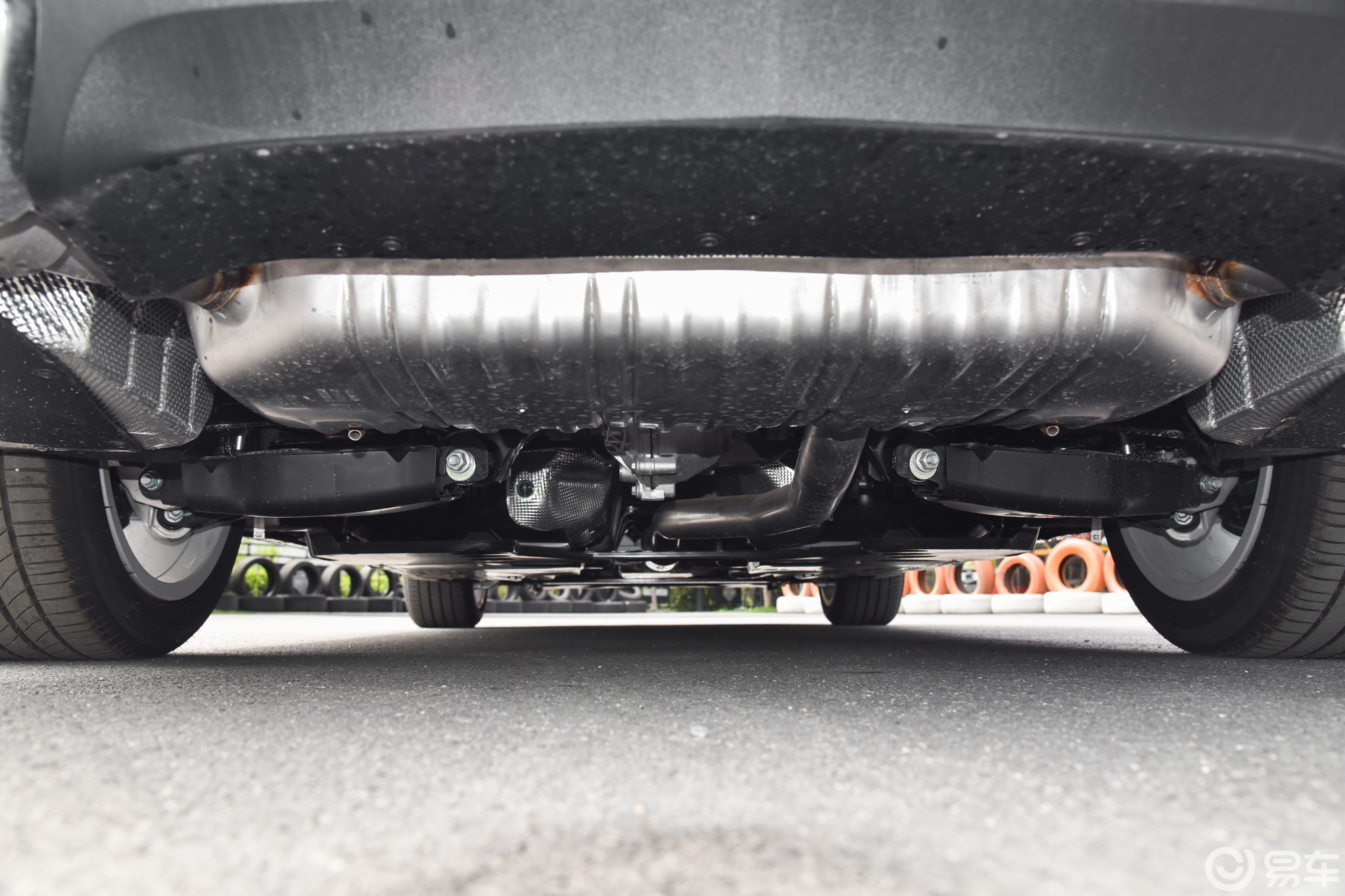 【凯迪拉克CT528T 豪华型(标准版)后悬挂整体图片-汽车图片大全】-易车