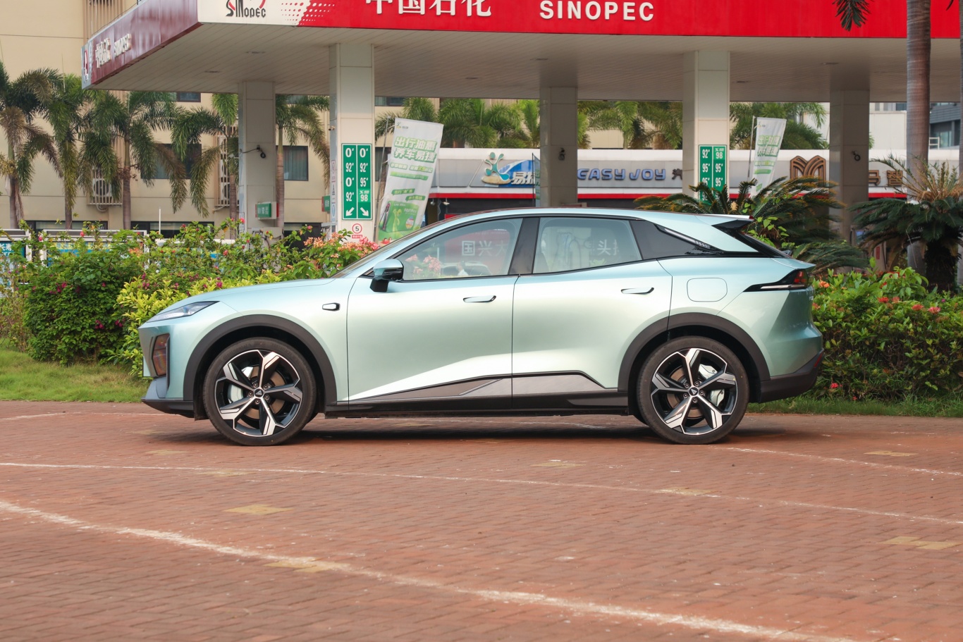 【深蓝S07S7 增程版 200km 200Max正侧车头向左水平图片-汽车图片大全】-易车