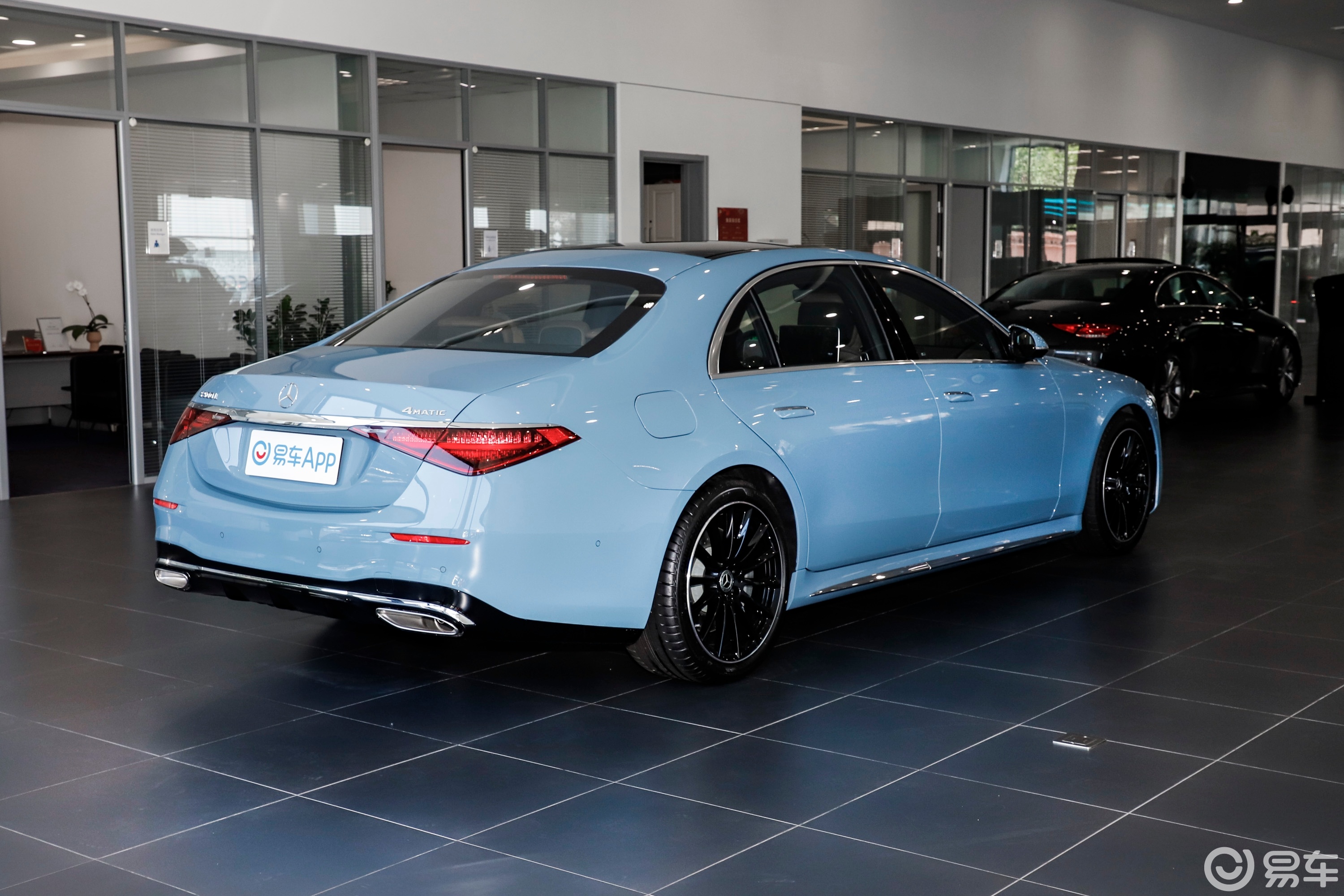 【奔驰S级S 500 L 4MATIC 匠心高定版侧后45度车头向右水平图片-汽车图片大全】-易车