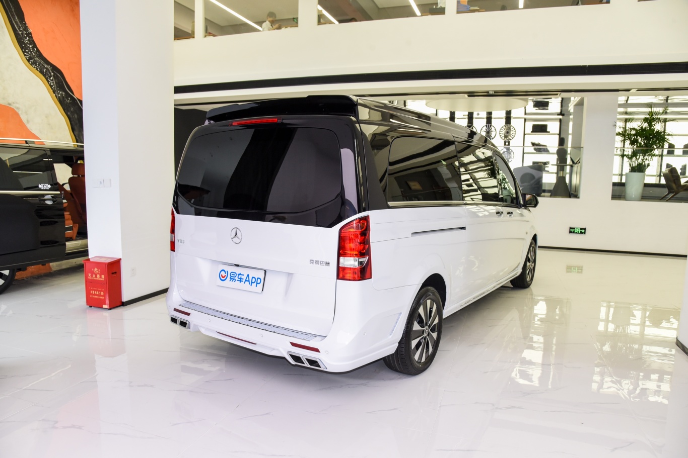 【克蒂巴赫系列2.0T VH3 7座侧后45度车头向右水平图片-汽车图片大全】-易车