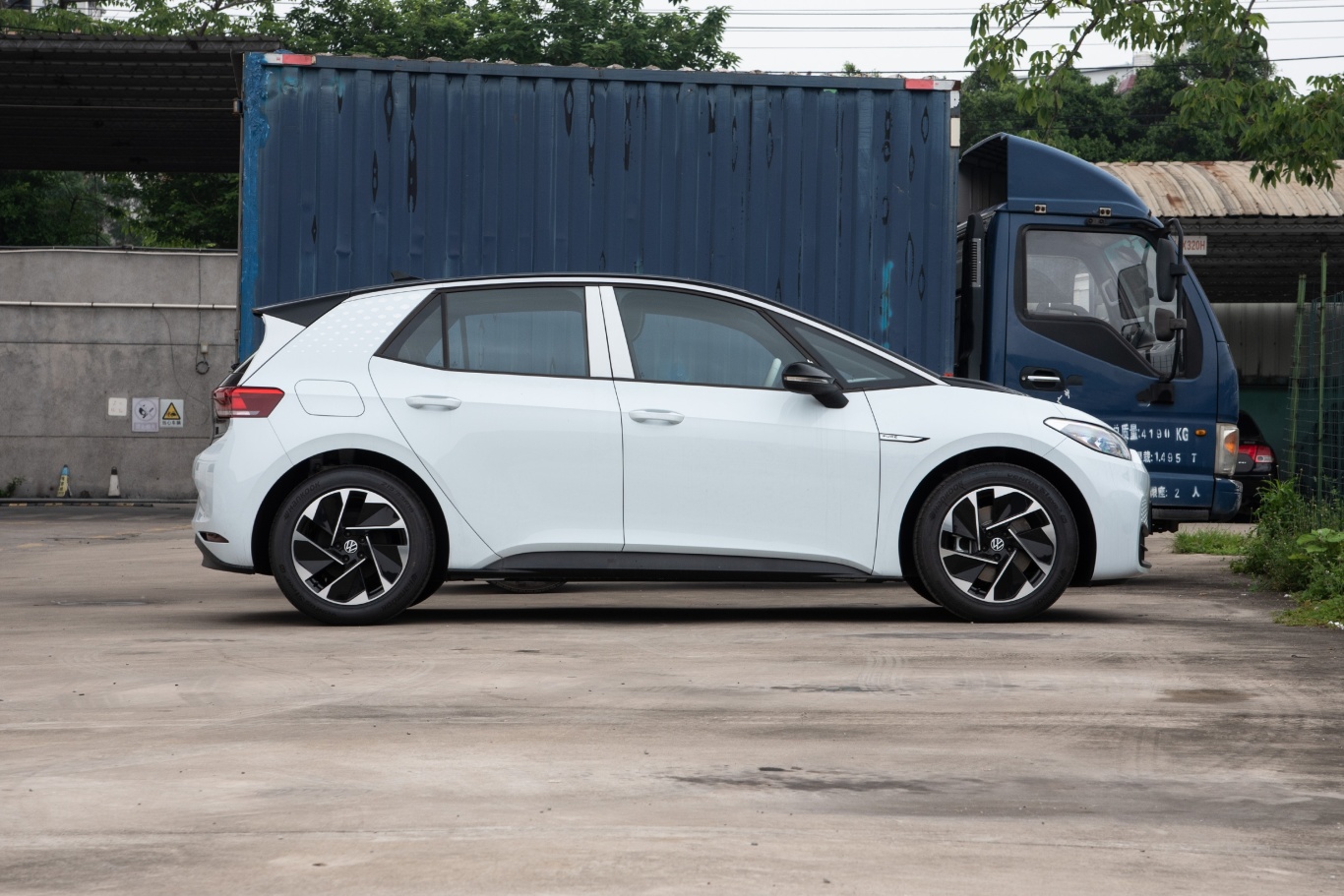 【大众ID.3升级款 450km 纯净智享版正侧车头向右水平图片-汽车图片大全】-易车