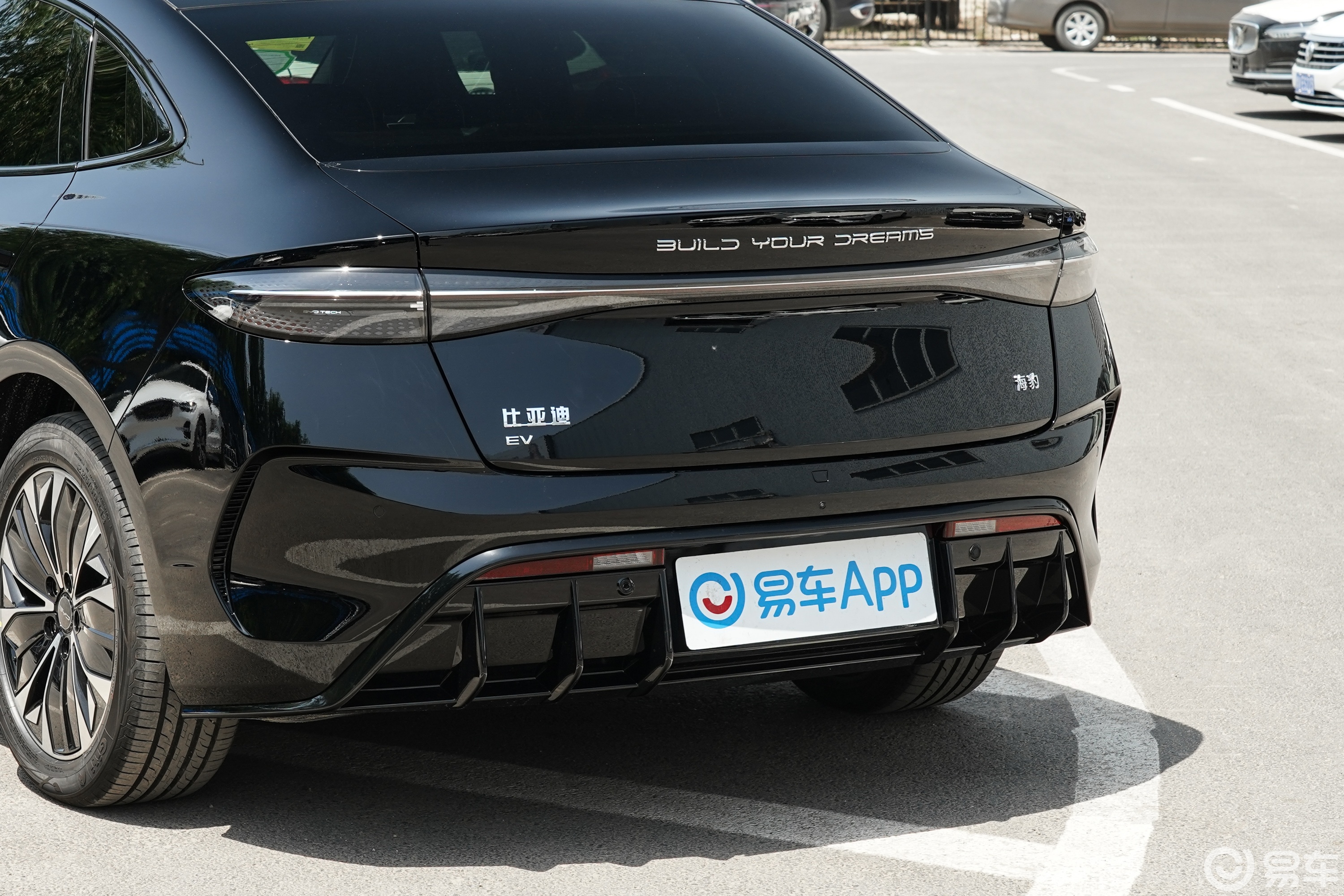 【海豹冠军版 EV 550km 后驱尊贵型车后雷达图片-汽车图片大全】-易车