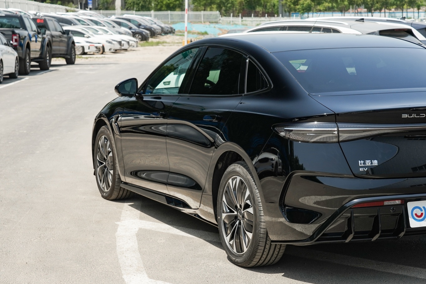 【海豹EV 冠军版 550km 后驱尊贵型外观细节图片-汽车图片大全】-易车