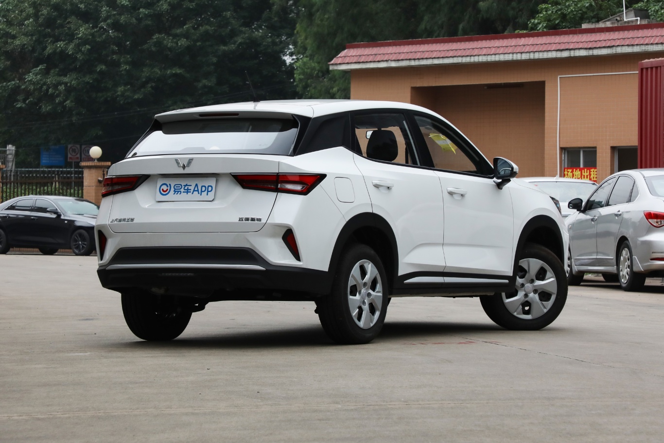 【五菱星驰1.5L CVT畅爽型侧后45度车头向右水平图片-汽车图片大全】-易车