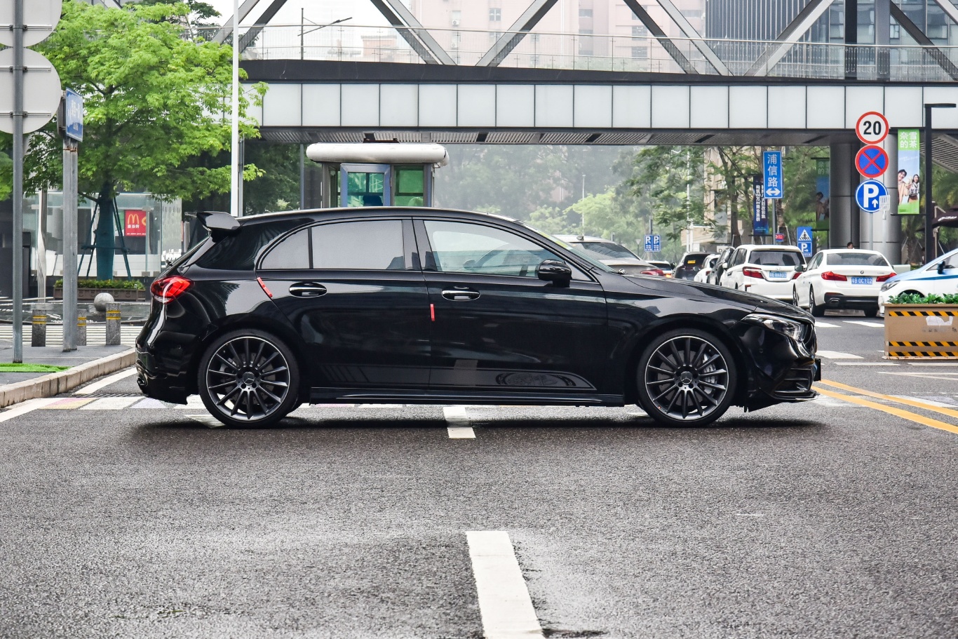 【奔驰A级 AMG(进口)AMG A 35 4MATIC 55周年纪念版正侧车头向右水平图片-汽车图片大全】-易车