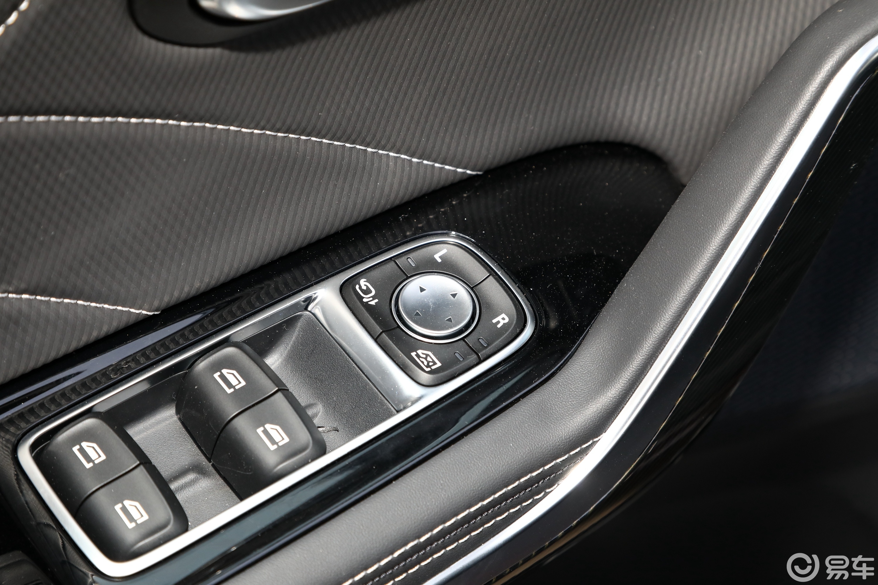 【上汽大通MAXUS G902.0T 星河版 7座后视镜调节键图片-汽车图片大全】-易车