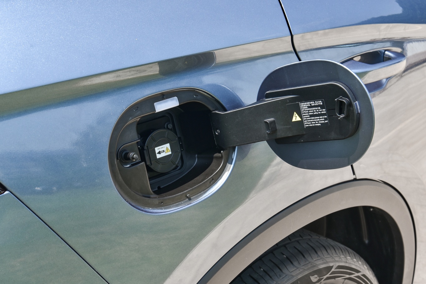 【宋Pro新能源DM-i 冠军版 1.5L 110km 卓越型快充充电口图片-汽车图片大全】-易车