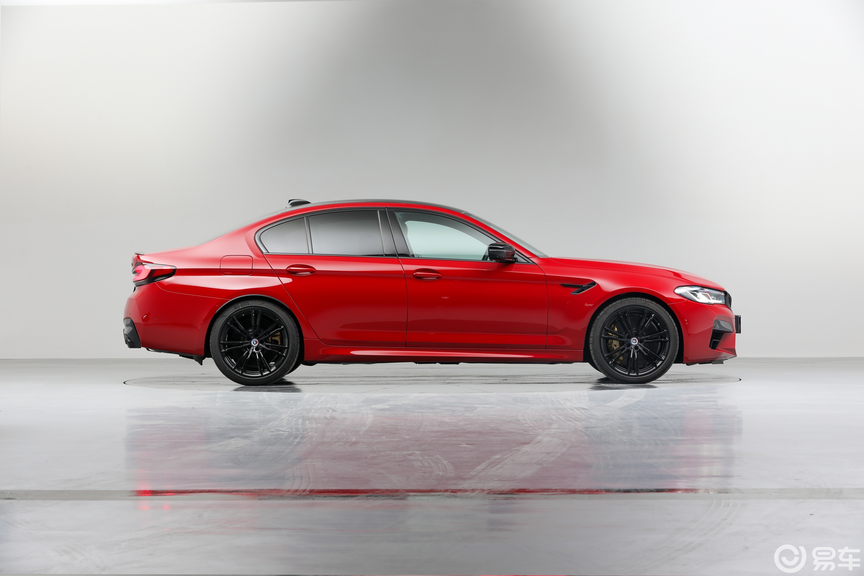 【宝马M550周年版 M5正侧车头向右水平图片-汽车图片大全】-易车