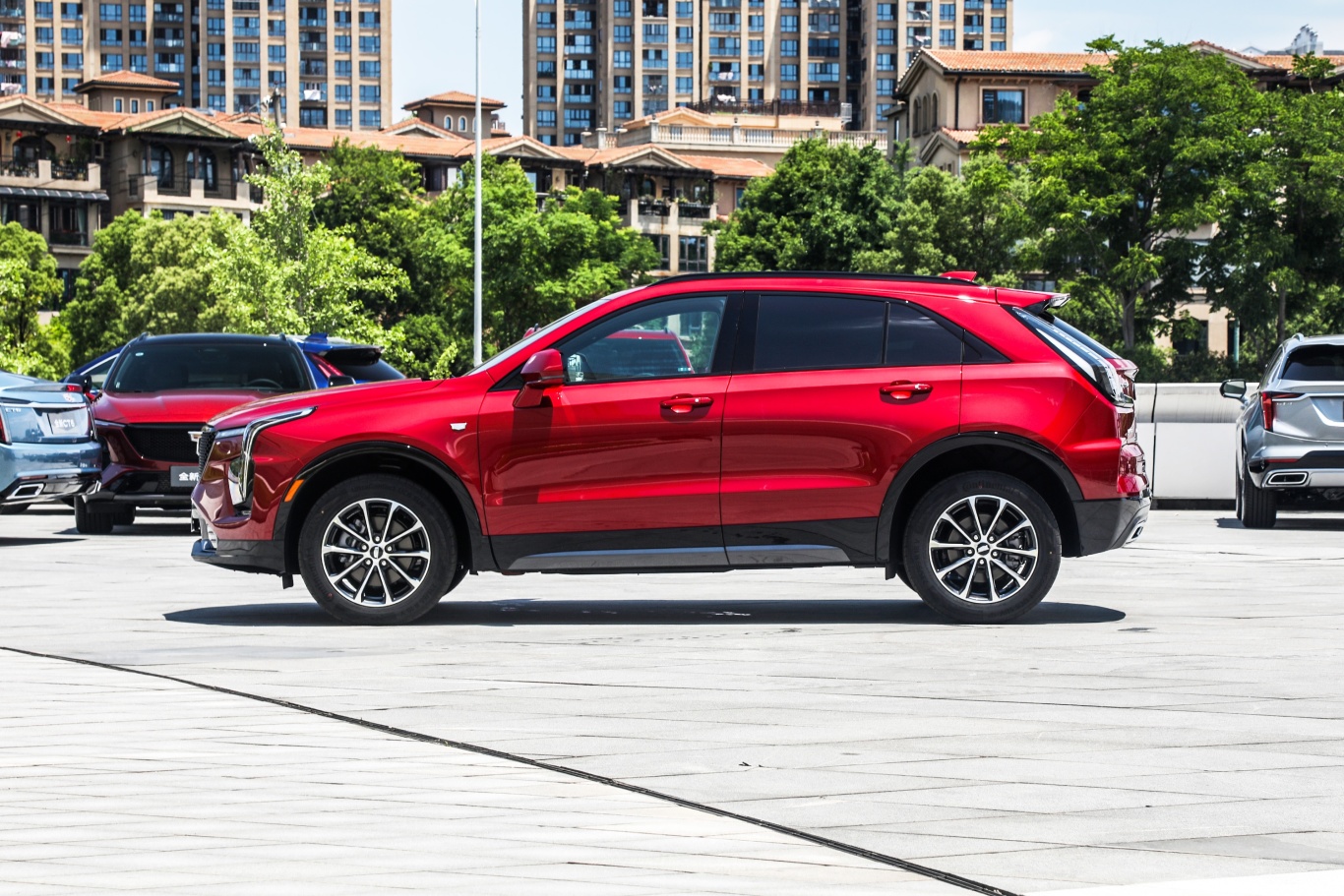 【凯迪拉克XT428T 四驱豪华型正侧车头向左水平图片-汽车图片大全】-易车