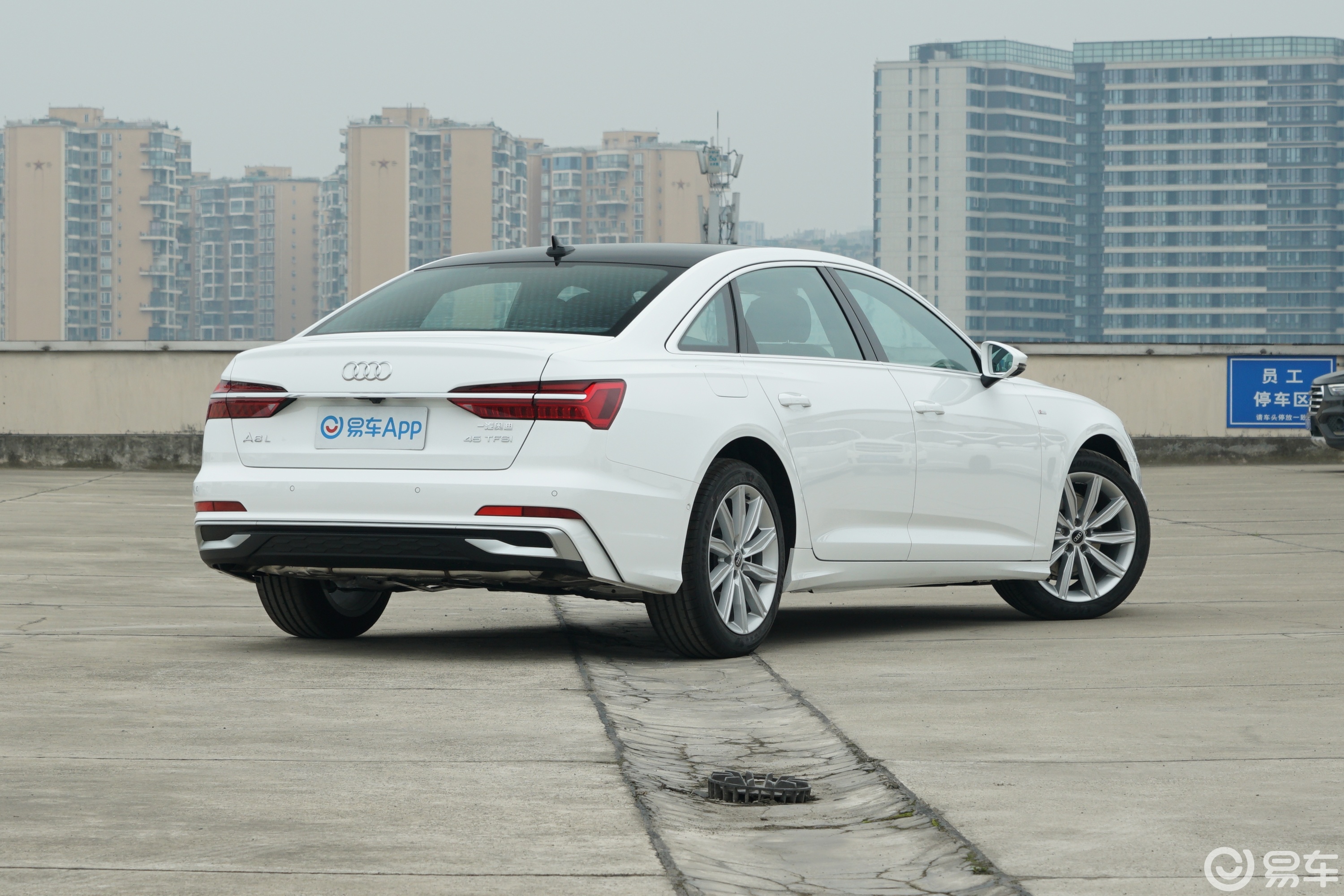 【奥迪A6L改款 45 TFSI 臻选动感型侧后45度车头向右水平图片-汽车图片大全】-易车