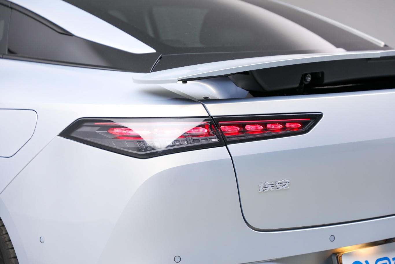 【昊铂GT710km 超充MAX版尾灯侧45度俯拍图片-汽车图片大全】-易车
