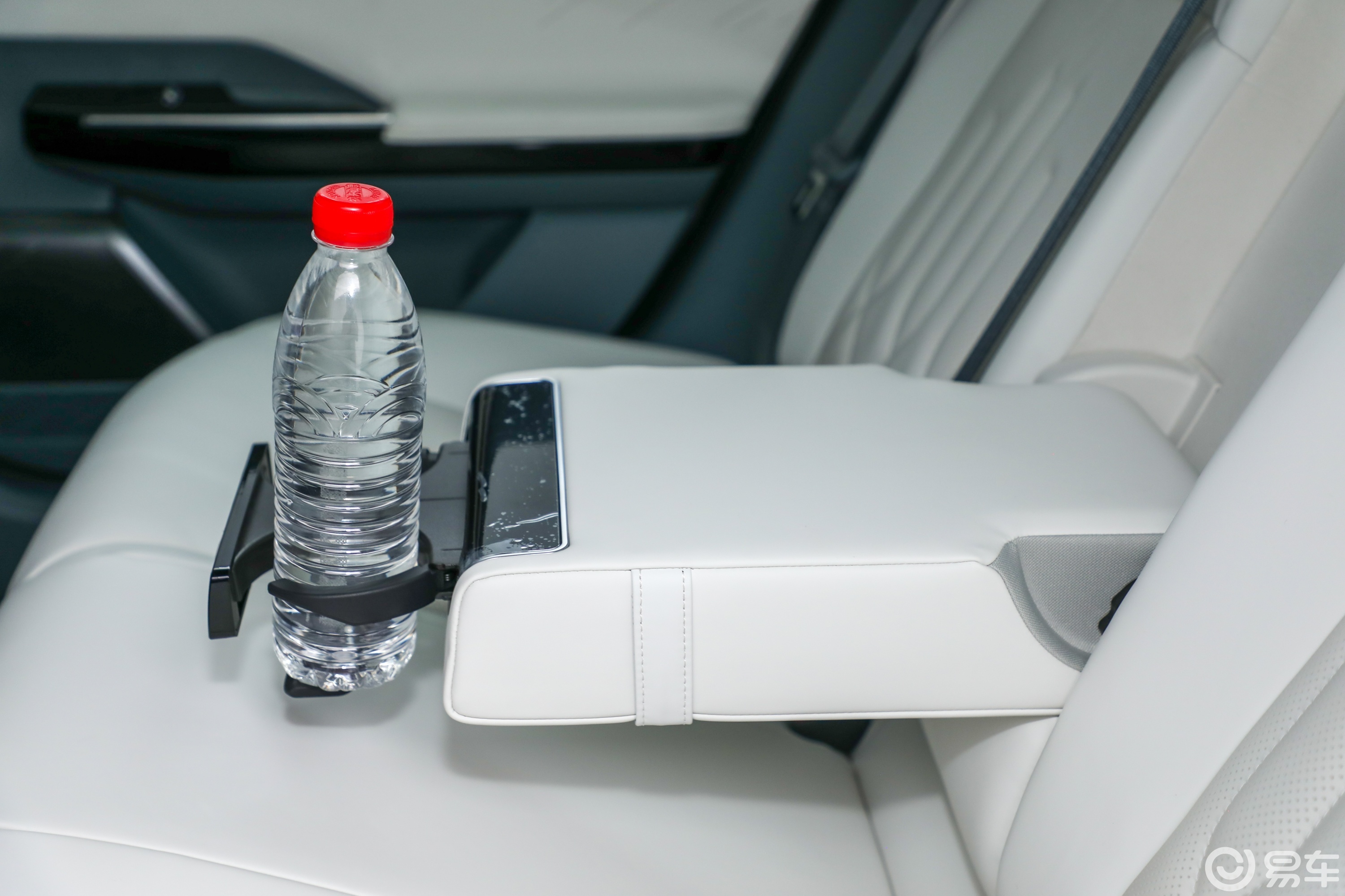 【昊铂GT710km 超充MAX版后排空间图片-汽车图片大全】-易车