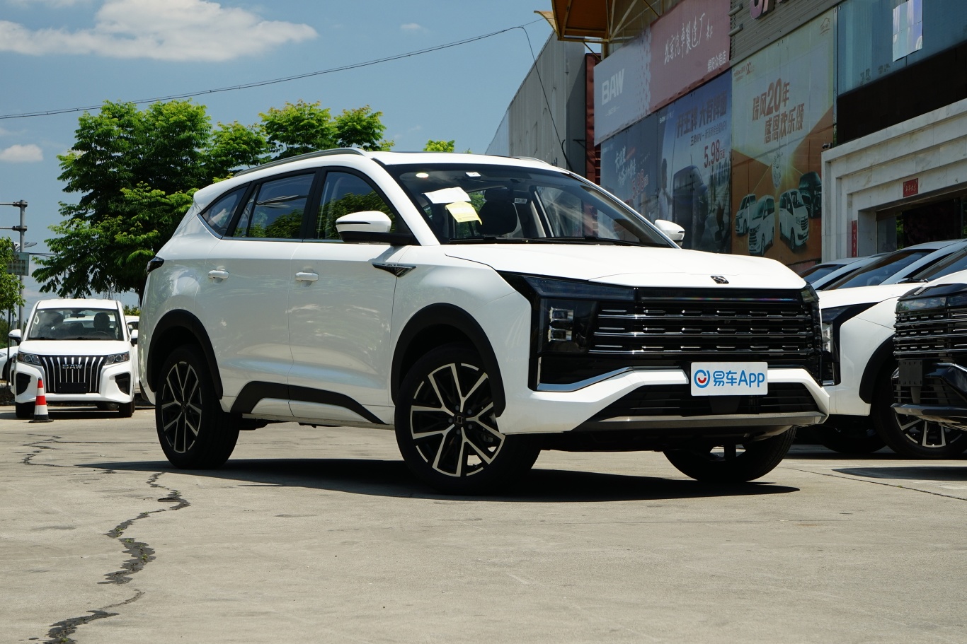 【思皓X8 PLUS1.5T 双离合智家版 5座侧前45度车头向右水平图片-汽车图片大全】-易车