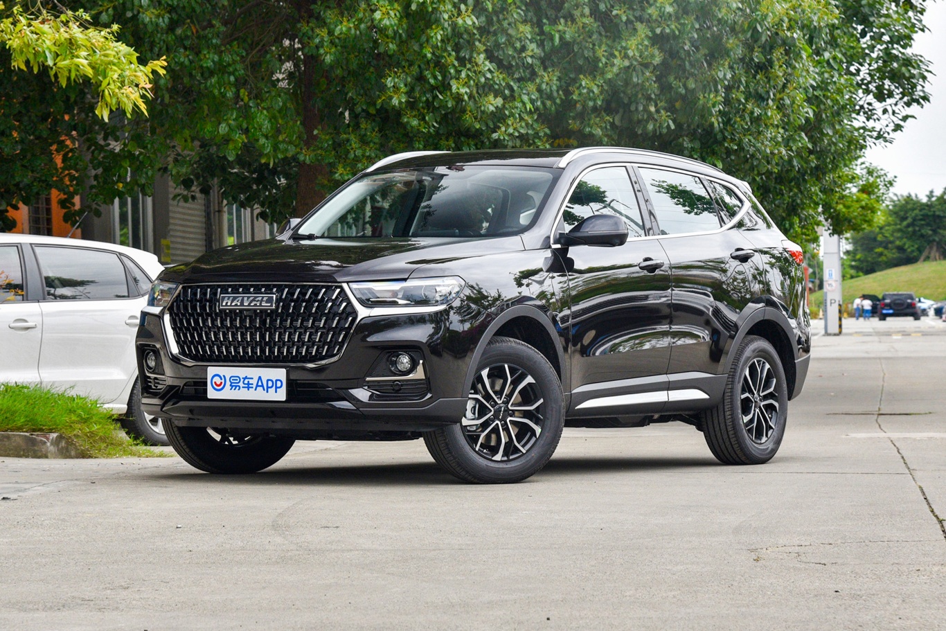 【哈弗H6国潮版 1.5T 两驱都市版侧前45度车头向左水平图片-汽车图片大全】-易车