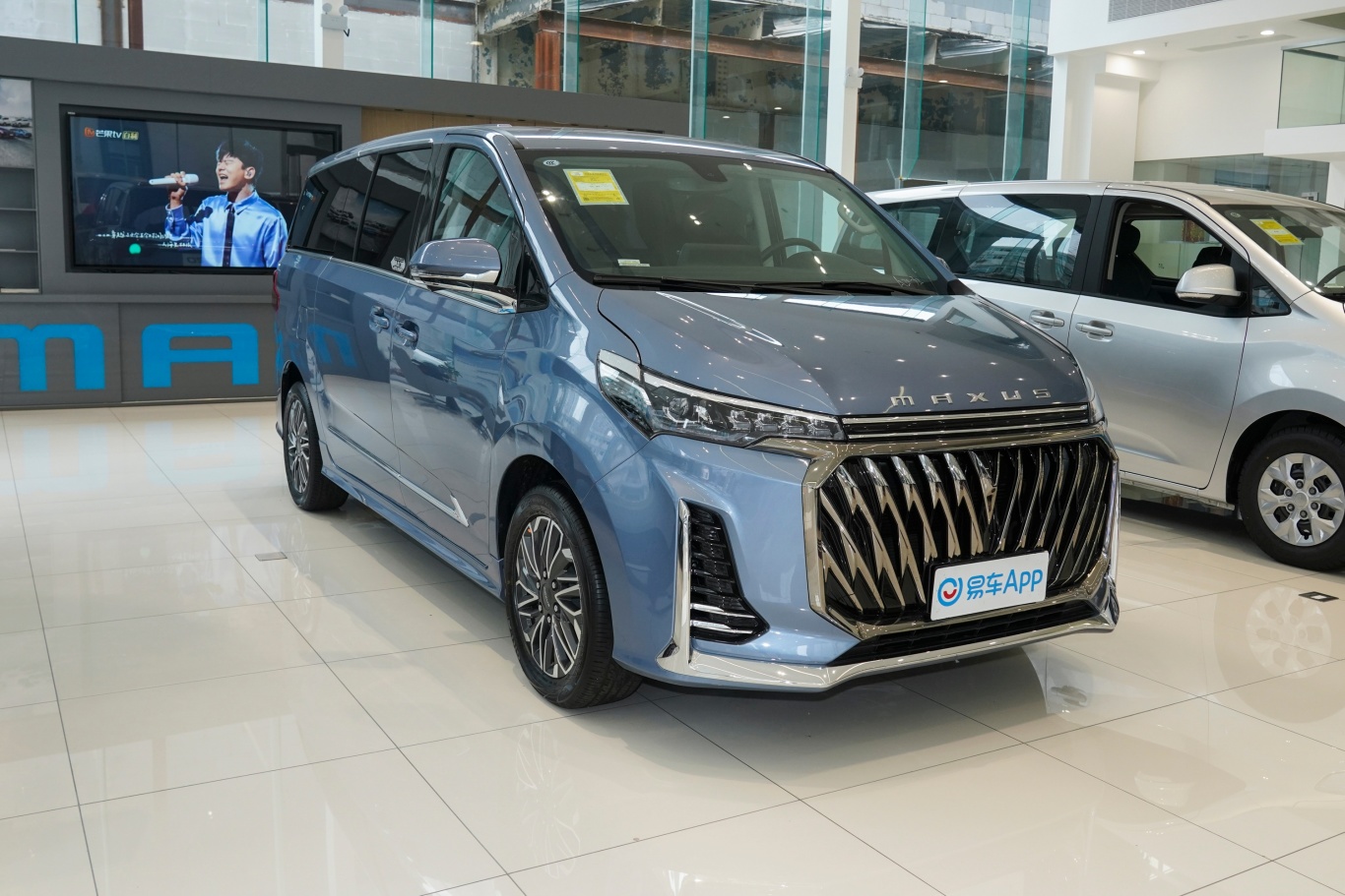 【上汽大通MAXUS G20改款 PLUS 2.0T 自动豪华版 7座 汽油侧前45度车头向右水平图片-汽车图片大全】-易车