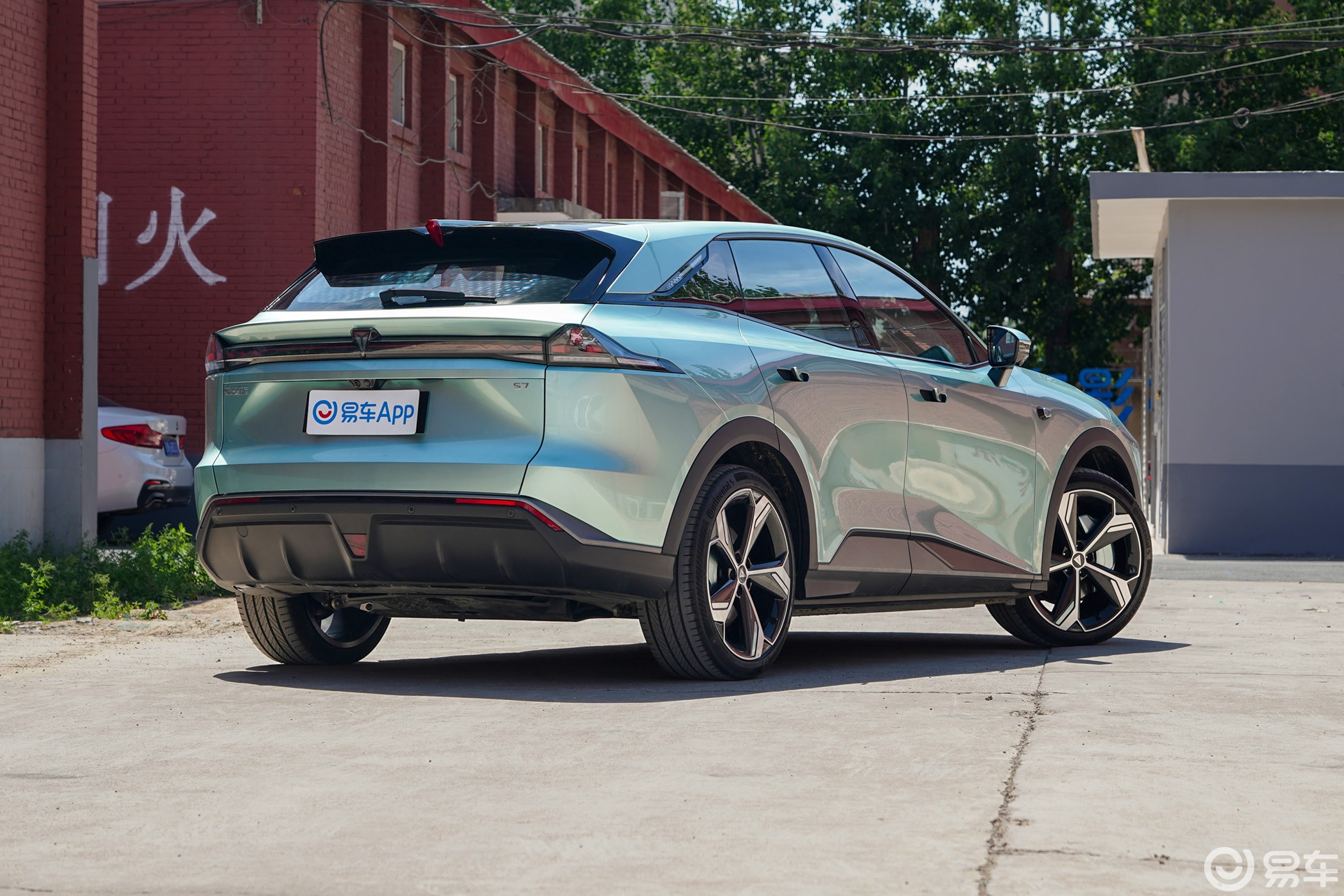 【深蓝S7纯电版 620km 620Max侧后45度车头向右水平图片-汽车图片大全】-易车