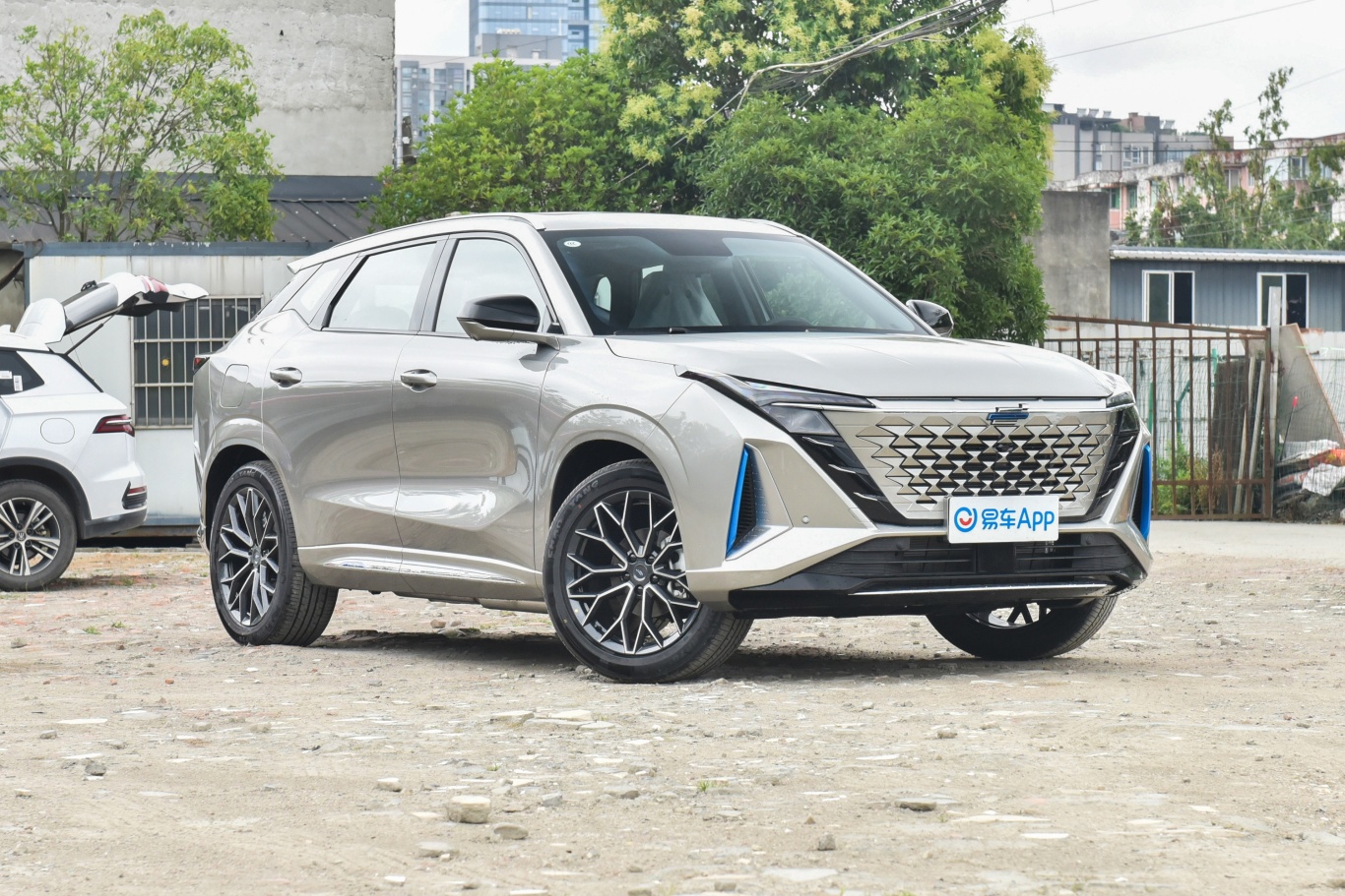 【长安欧尚Z6新能源1.5T 150km 旗舰PLUS侧前45度车头向右水平图片-汽车图片大全】-易车