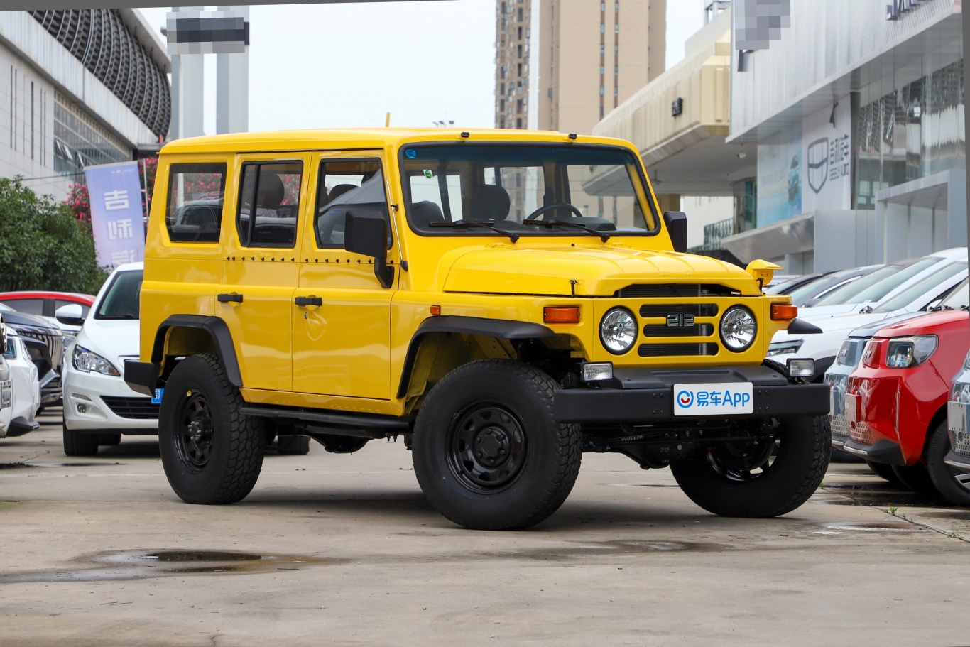 【212经典2.4T 狙击手轻装版侧前45度车头向右水平图片-汽车图片大全】-易车