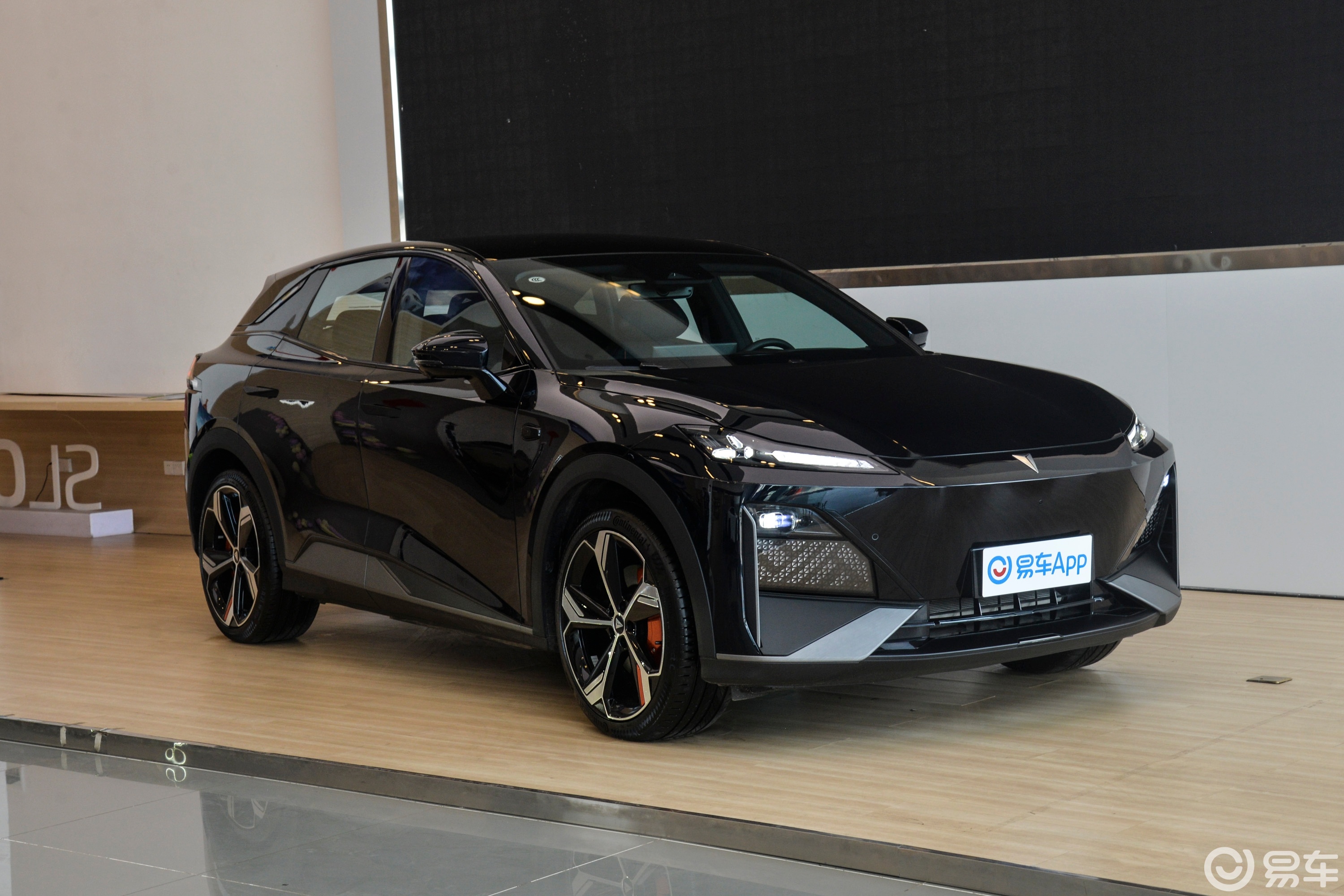 【深蓝S7纯电版 620km 620Max侧前45度车头向右水平图片-汽车图片大全】-易车