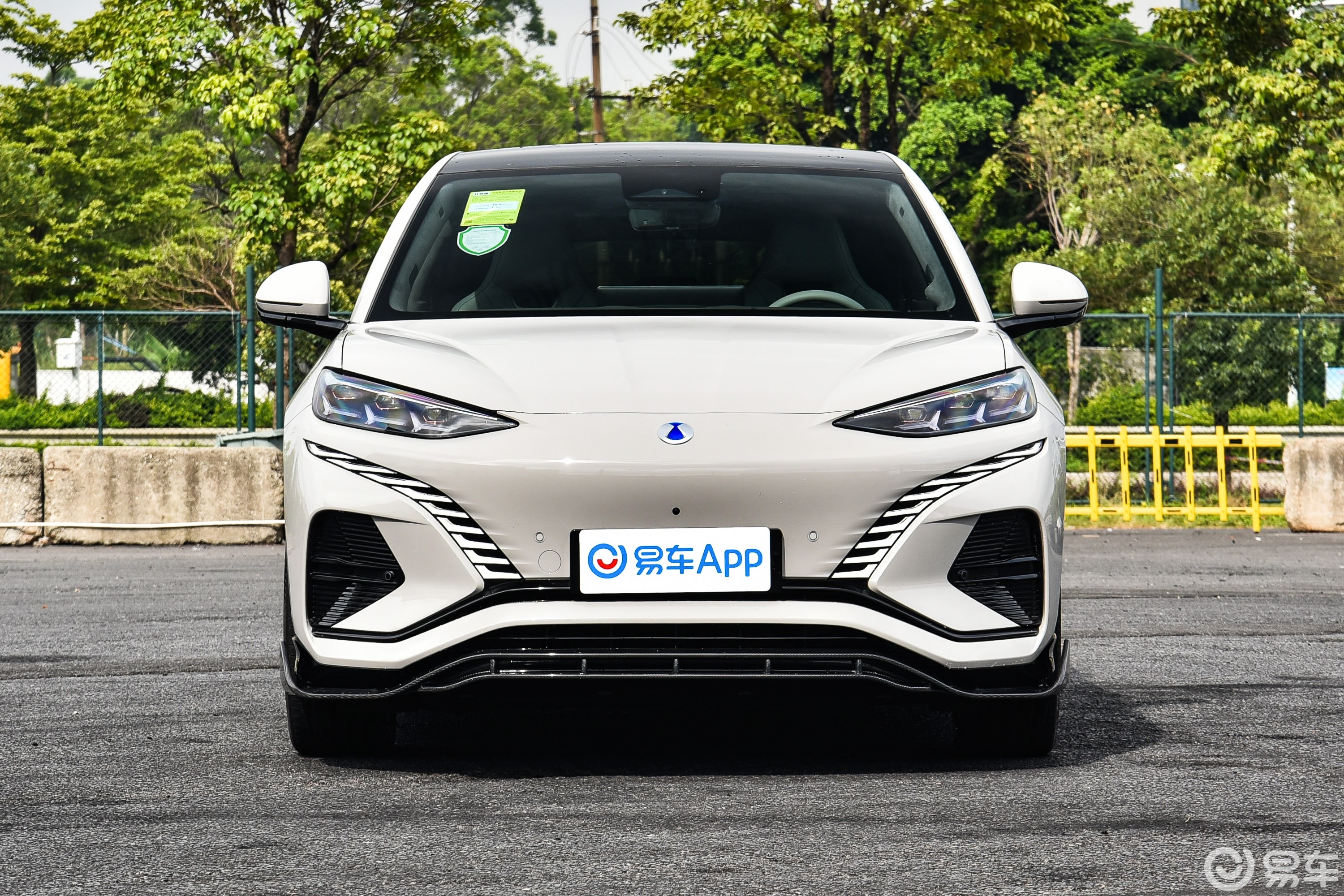 【腾势N7630km 四驱长续航性能Max版正前水平图片-汽车图片大全】-易车