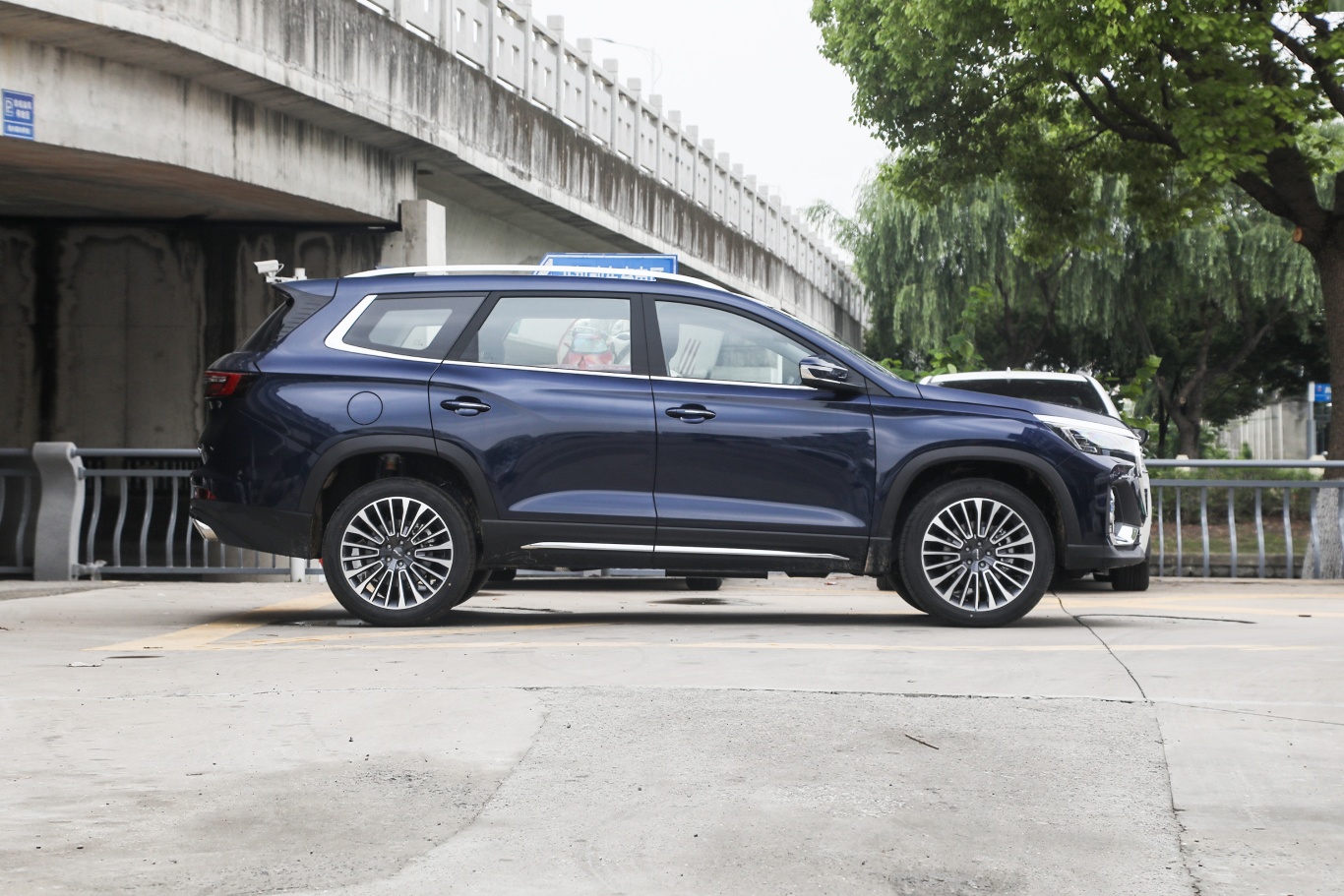 【捷途X90 PLUS2.0T 双离合城堡 5座正侧车头向右水平图片-汽车图片大全】-易车