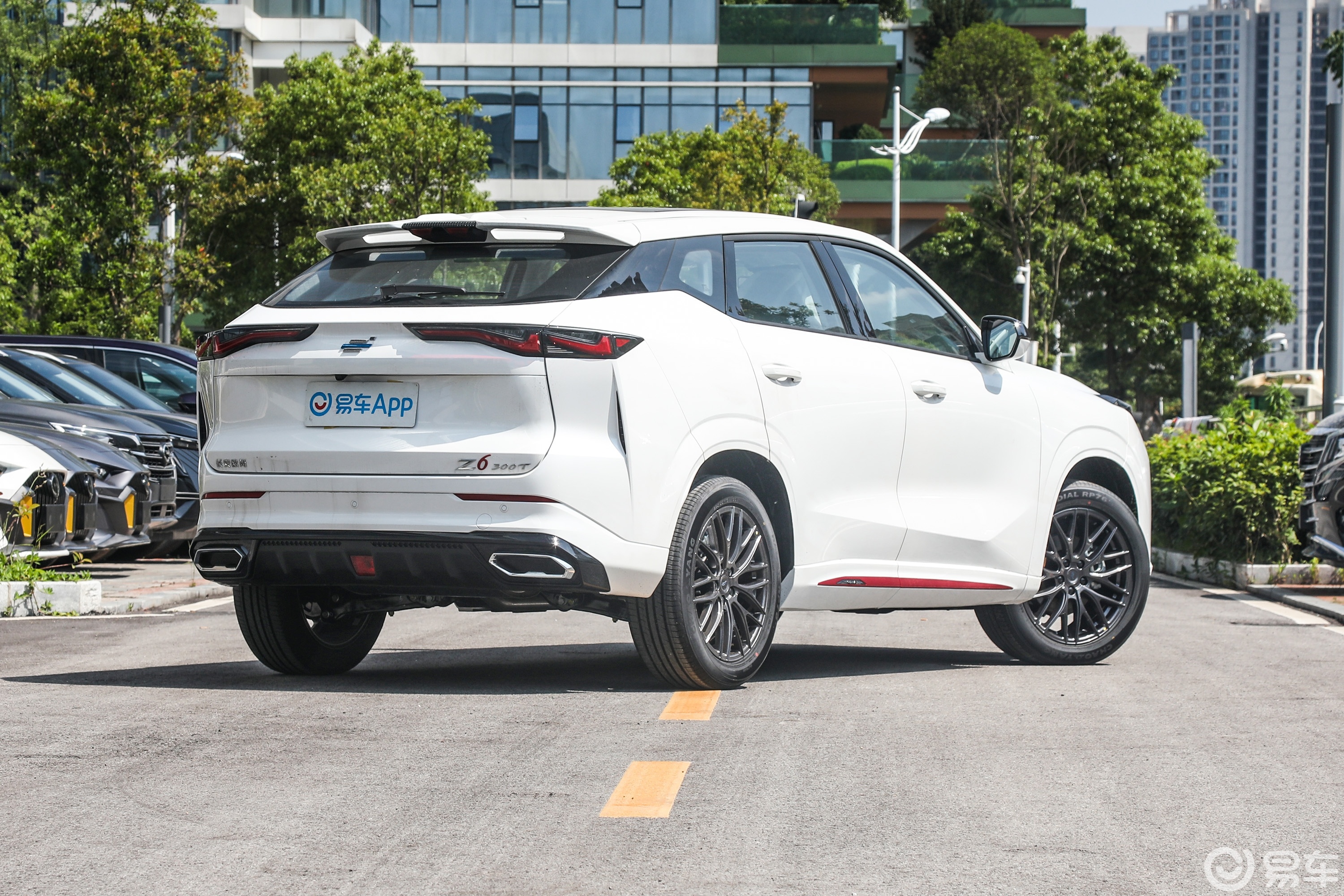 【长安欧尚Z61.5T 双离合智享型侧后45度车头向右水平图片-汽车图片大全】-易车