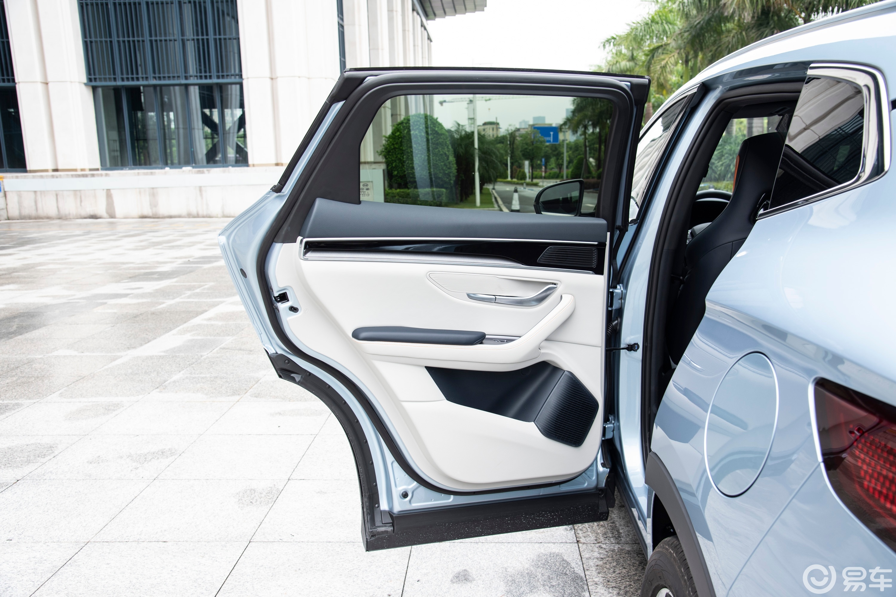 【宋PLUS新能源DM-i 冠军版 1.5L 110km 旗舰PLUS驾驶员侧后车门图片-汽车图片大全】-易车