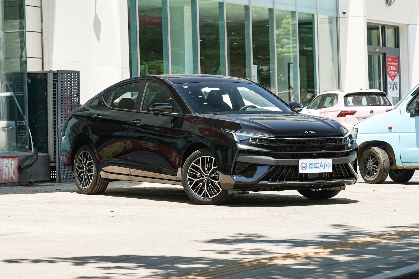 【江淮A5 PLUS1.5T CVT豪华型侧前45度车头向右水平图片-汽车图片大全】-易车