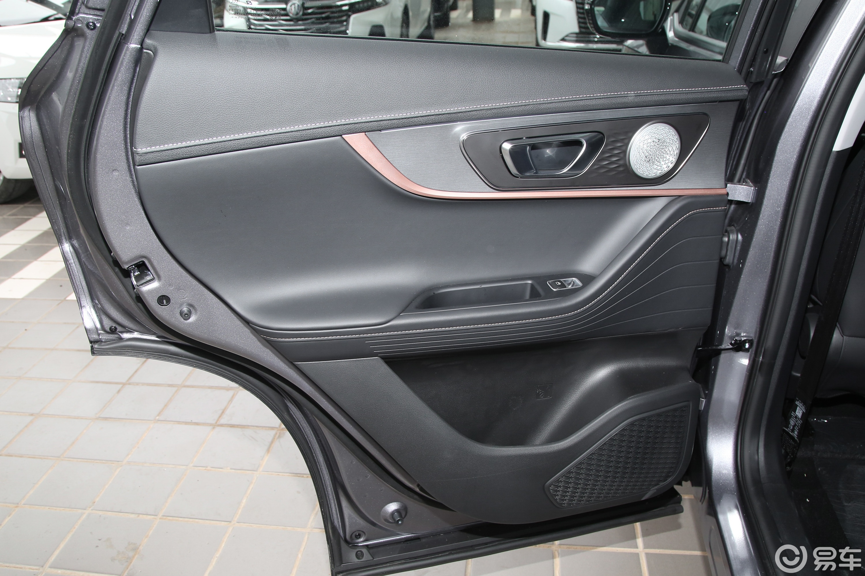 【欧萌达1.5T CVT新潮PLUS版后排功能图片-汽车图片大全】-易车