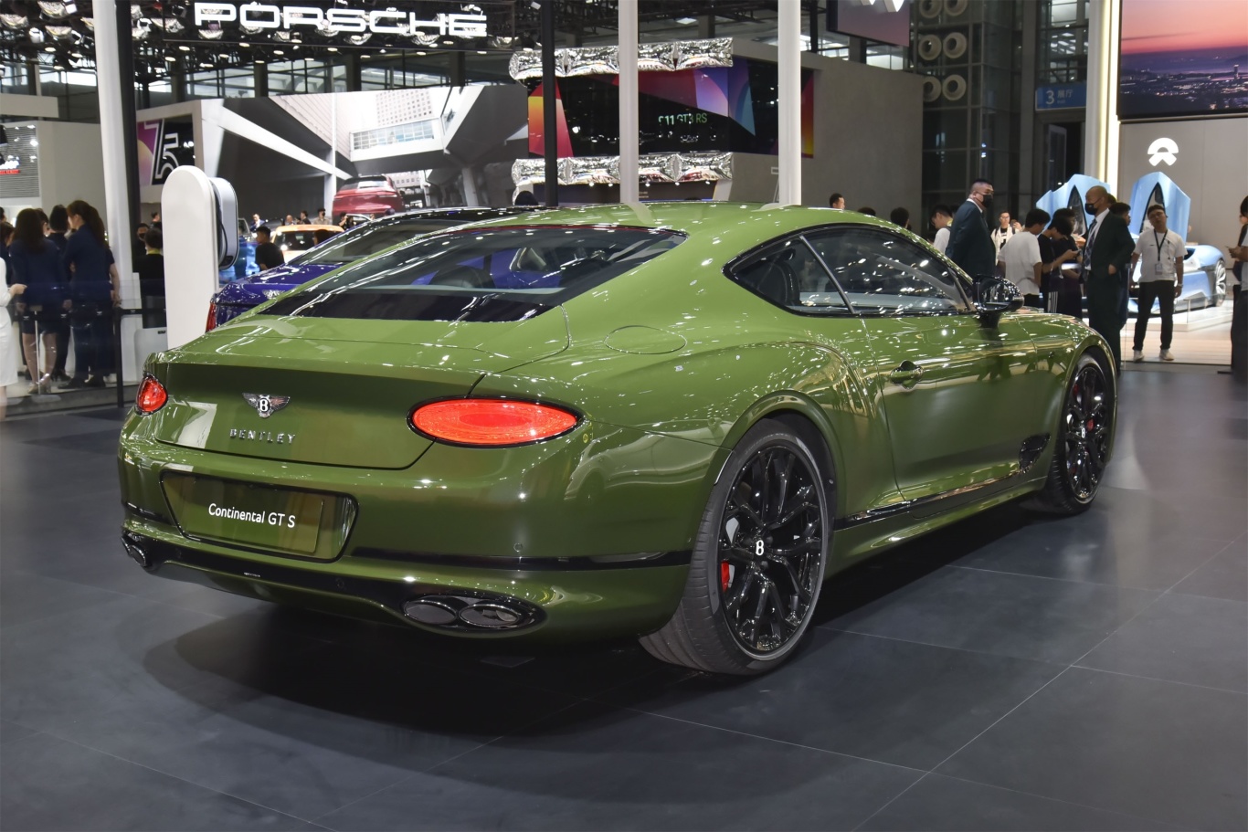 【欧陆4.0T GT S V8侧后45度车头向右水平图片-汽车图片大全】-易车