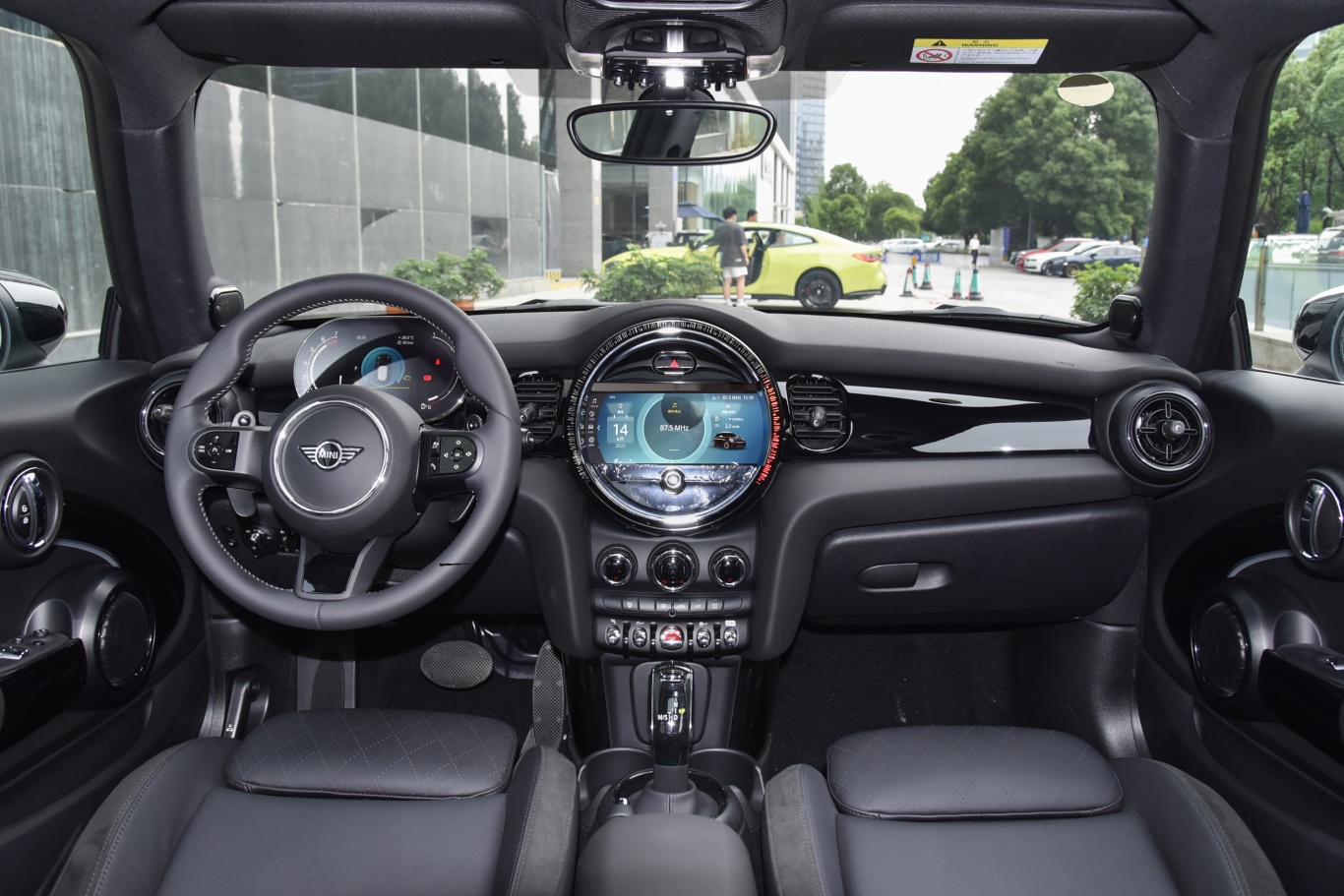 【MINI改款 2.0T COOPER S 艺术家内饰全景正拍图片-汽车图片大全】-易车