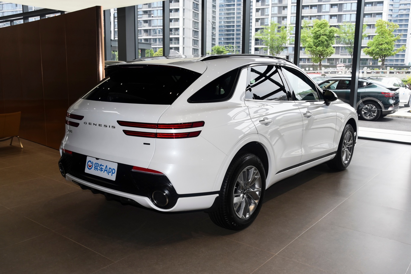 【捷尼赛思GV702.5T 两驱豪华版侧后45度车头向右水平图片-汽车图片大全】-易车