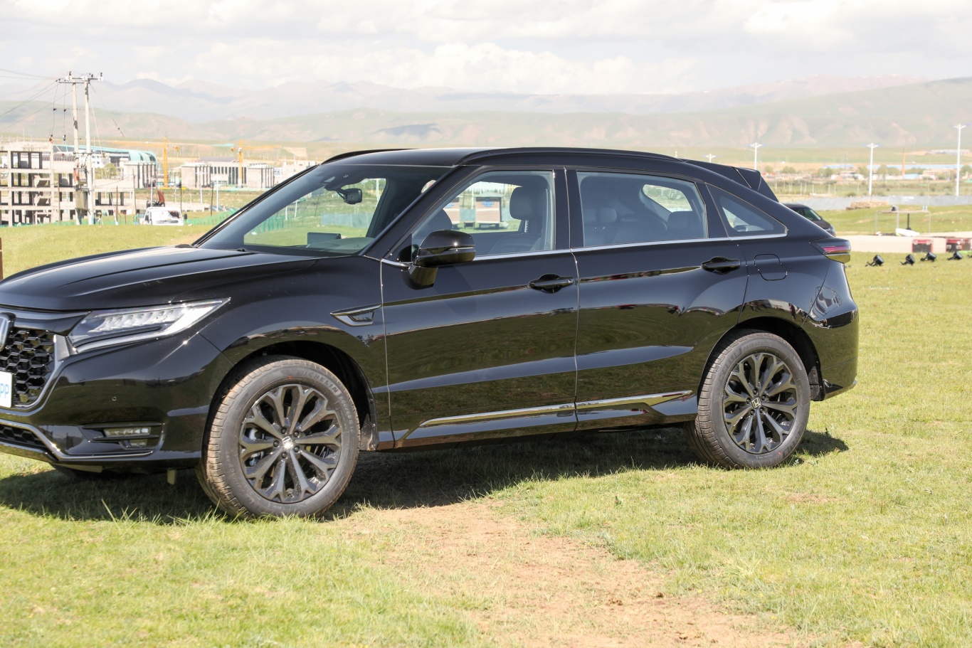 【本田UR-V370TURBO 四驱尊耀黑爵士版外观细节图片-汽车图片大全】-易车