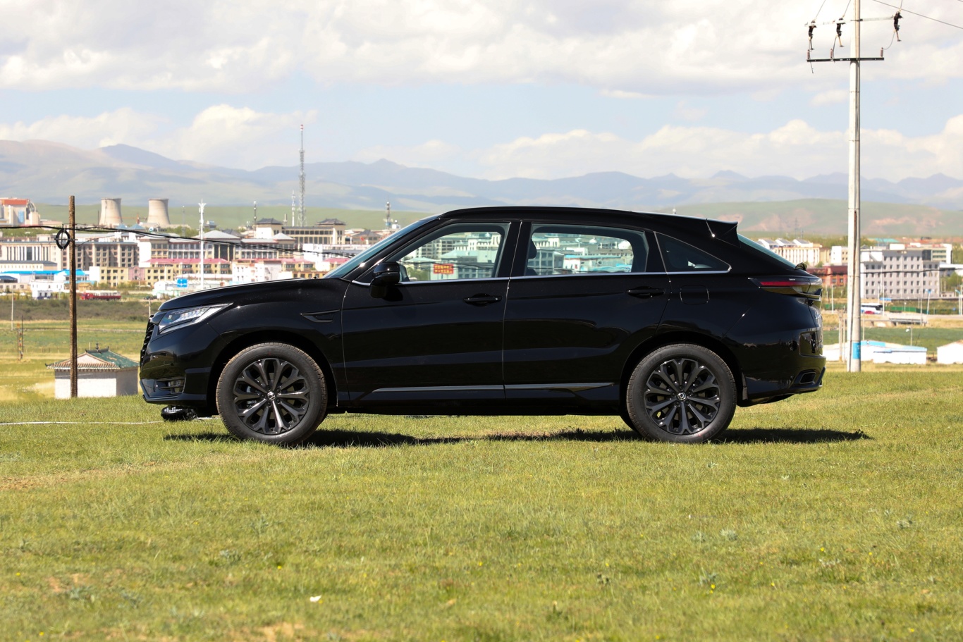 【本田UR-V370TURBO 四驱尊耀黑爵士版正侧车头向左水平图片-汽车图片大全】-易车