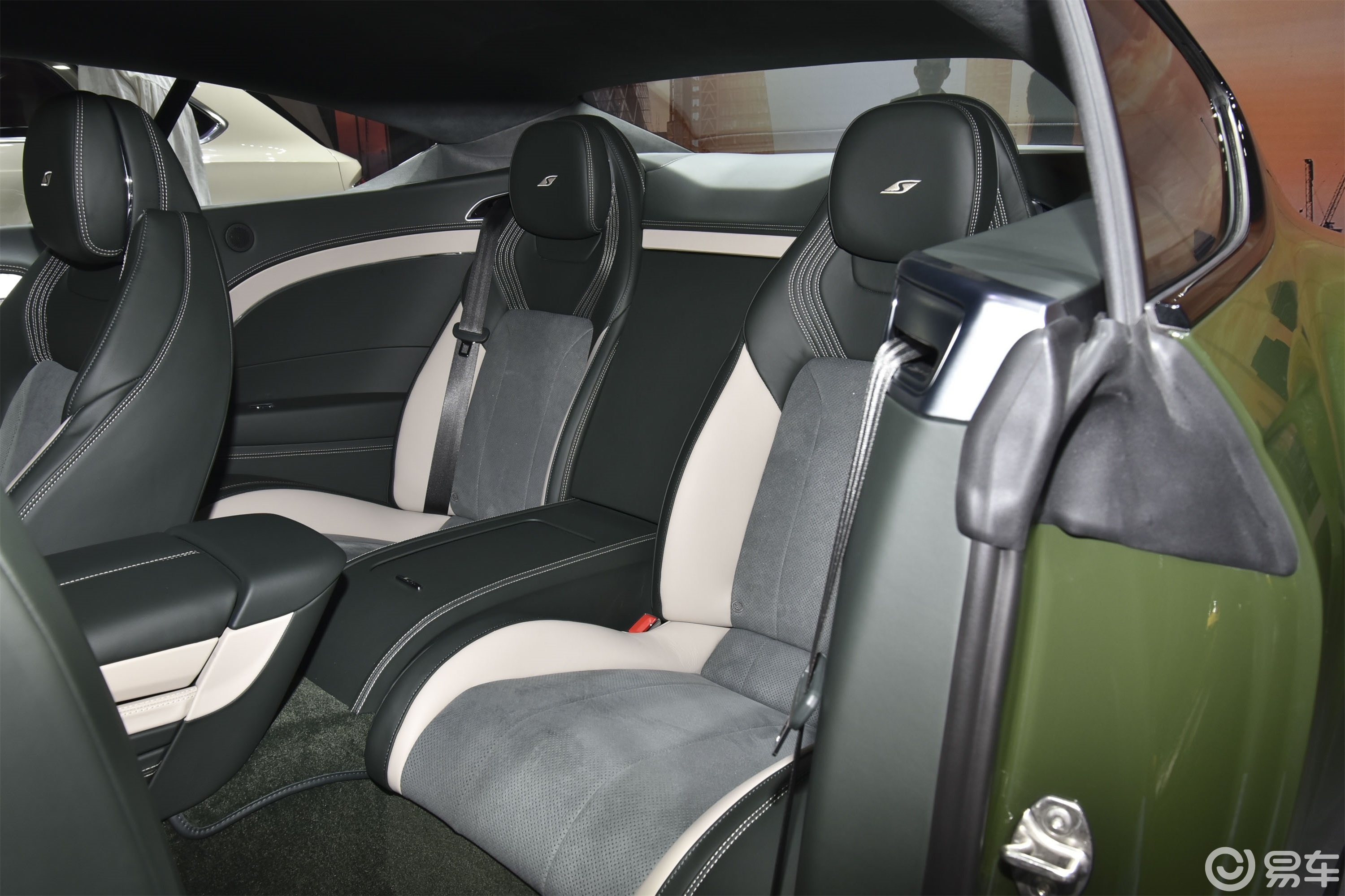 【欧陆4.0T GT S V8后排座椅图片-汽车图片大全】-易车