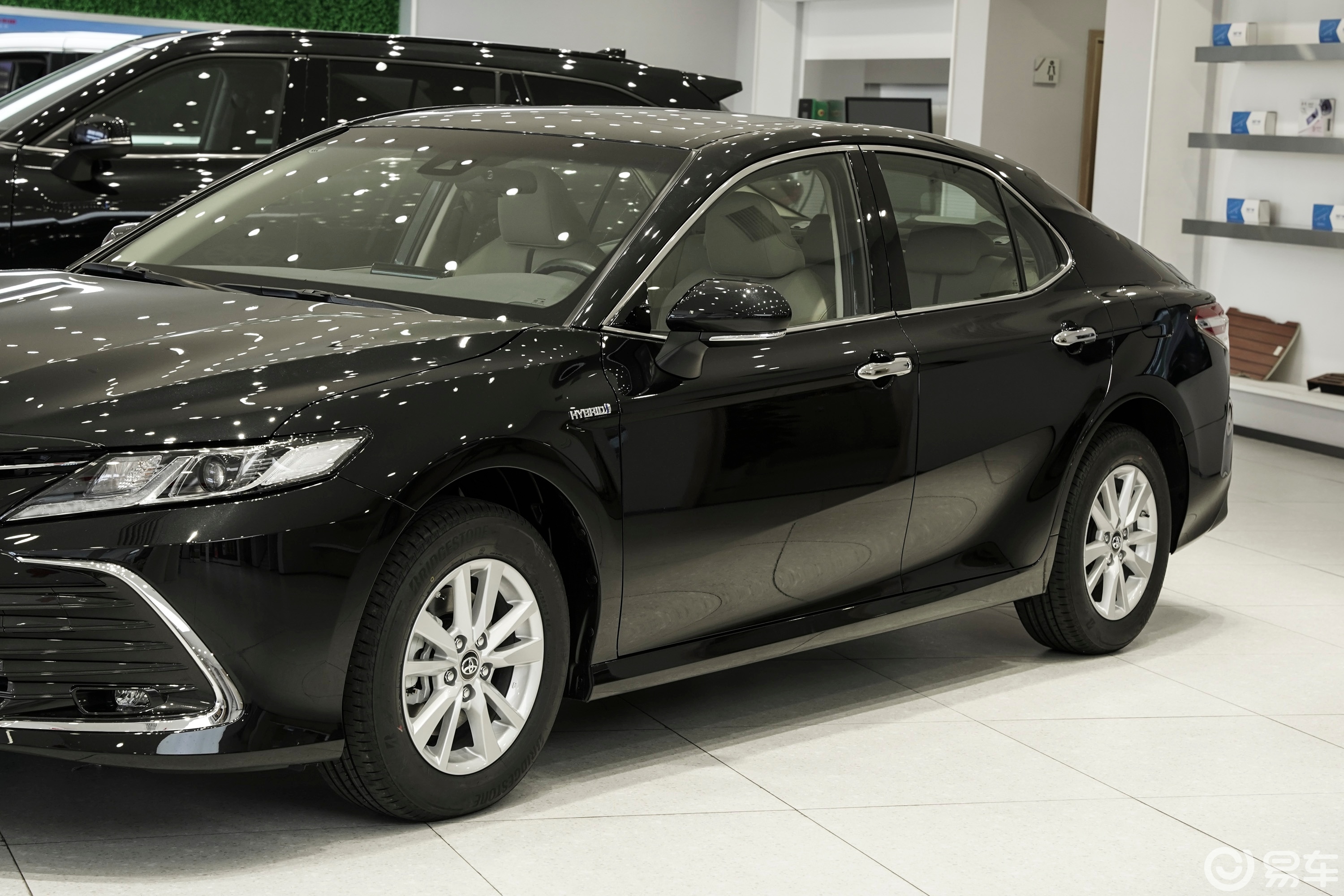 【凯美瑞双擎 2.5HE 精英PLUS版外观细节图片-汽车图片大全】-易车