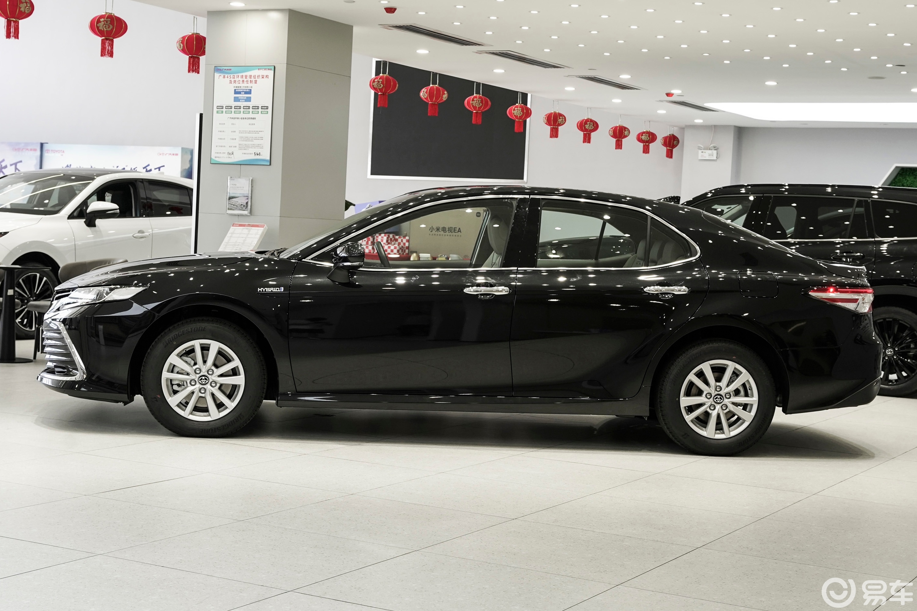 【凯美瑞双擎 2.5HE 精英PLUS版正侧车头向左水平图片-汽车图片大全】-易车