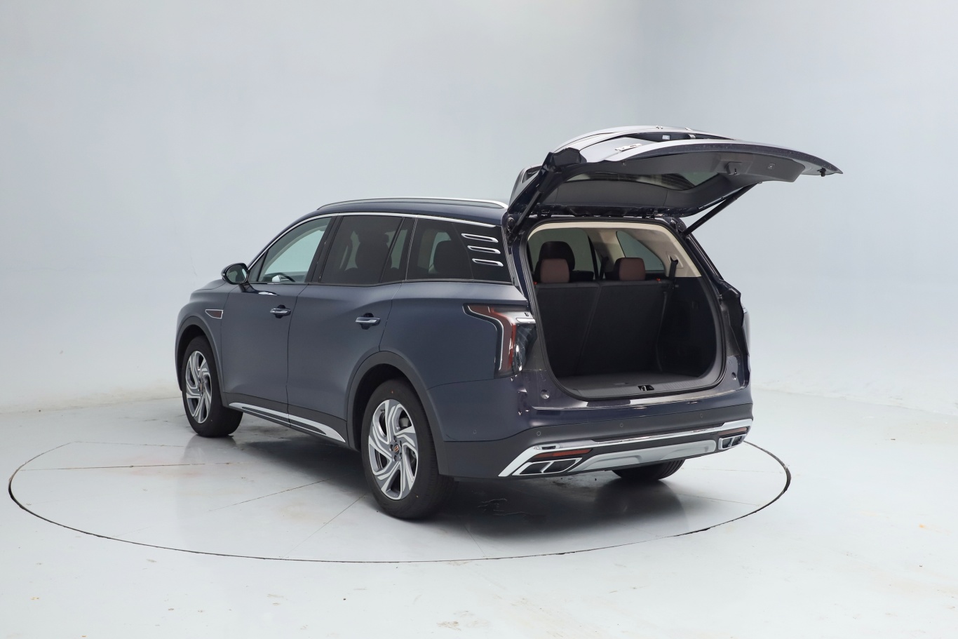 【红旗HS72.0T 四驱旗领版 7座后备厢开启45度侧拍图片-汽车图片大全】-易车