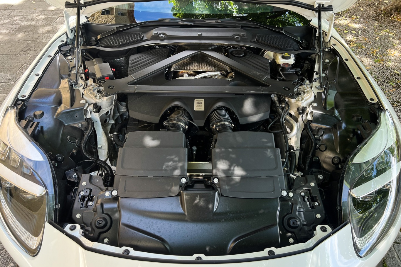 【阿斯顿·马丁DB124.0T V8前舱整体图片-汽车图片大全】-易车
