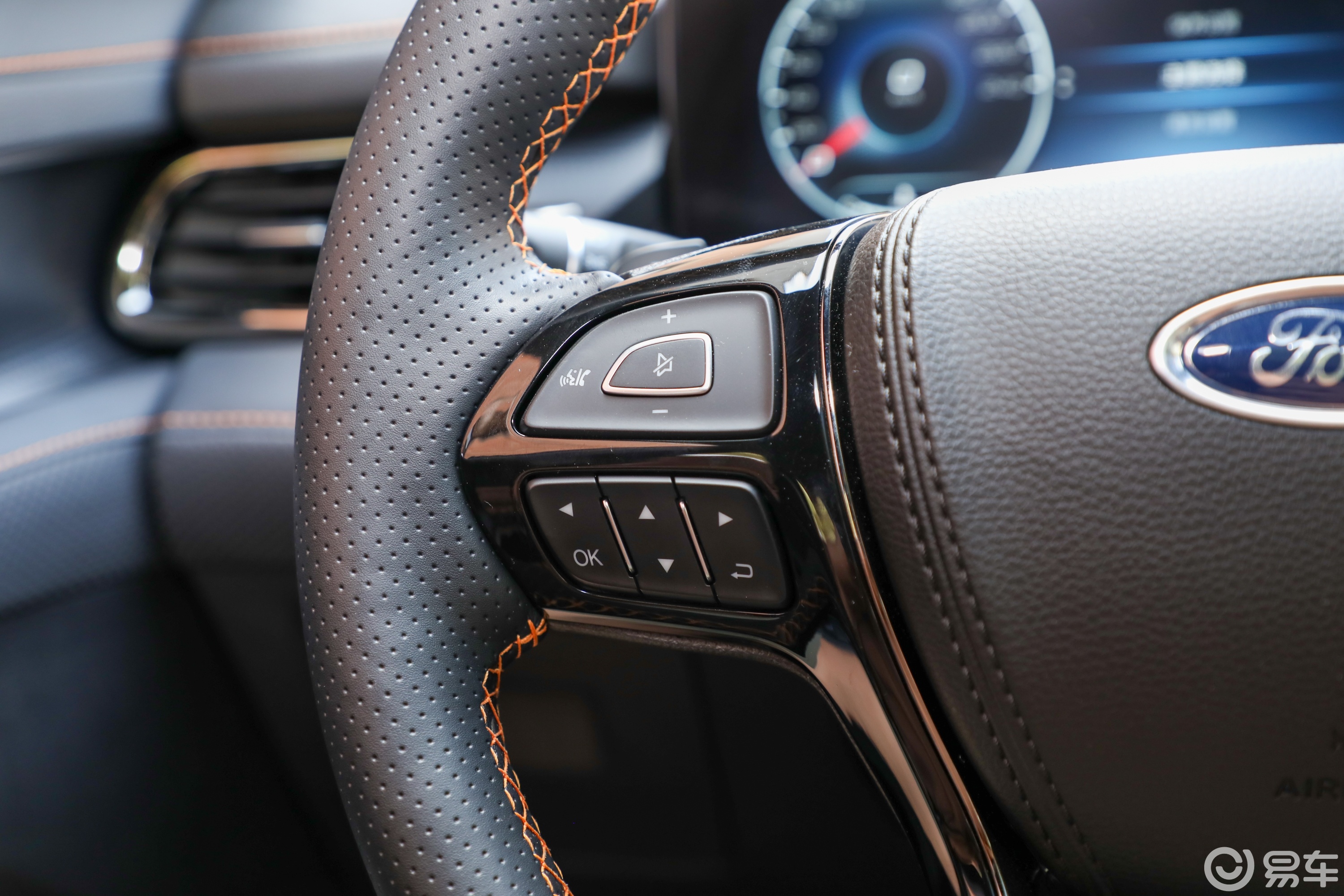 【领裕黑曜倾橙版 EcoBoost 225 尊领型Plus 7座(2/2/3布局)左侧方向盘功能按键图片-汽车图片大全】-易车