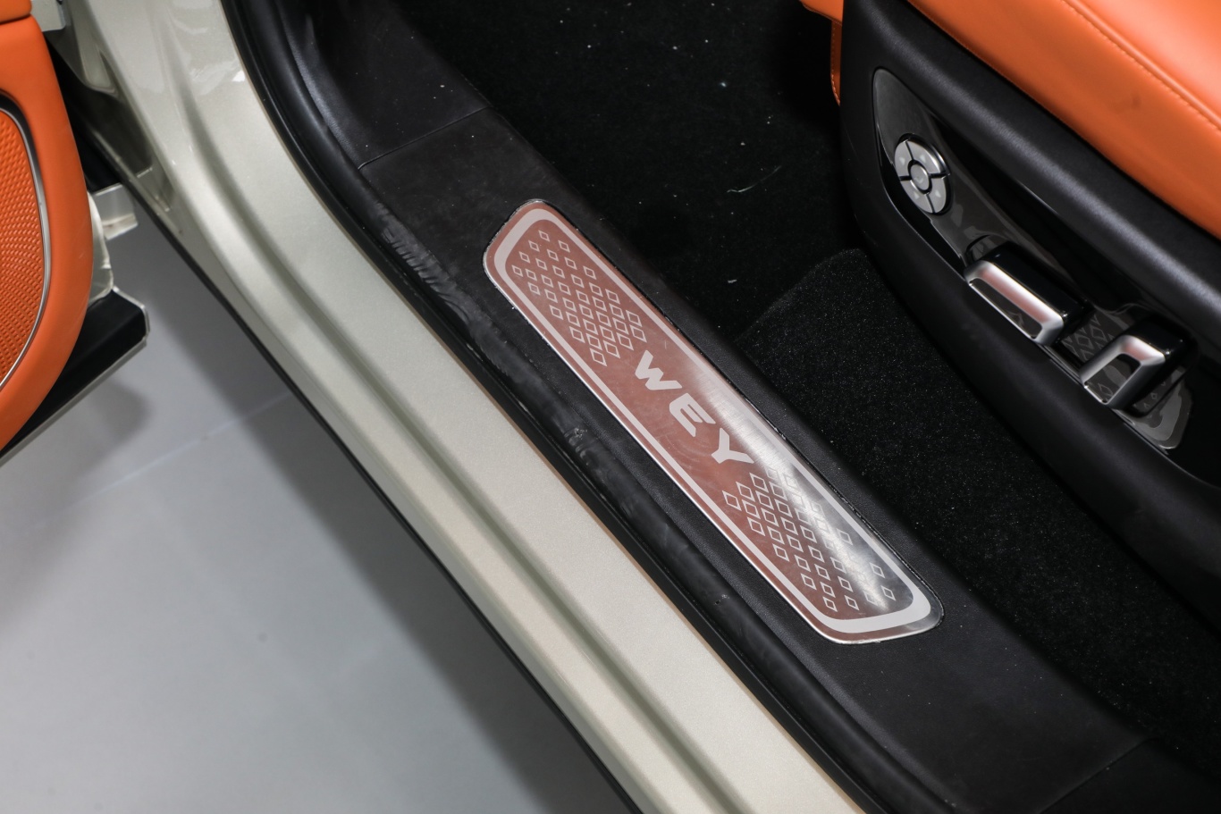 【魏牌蓝山1.5T 153km 两驱长续航版后排空间图片-汽车图片大全】-易车