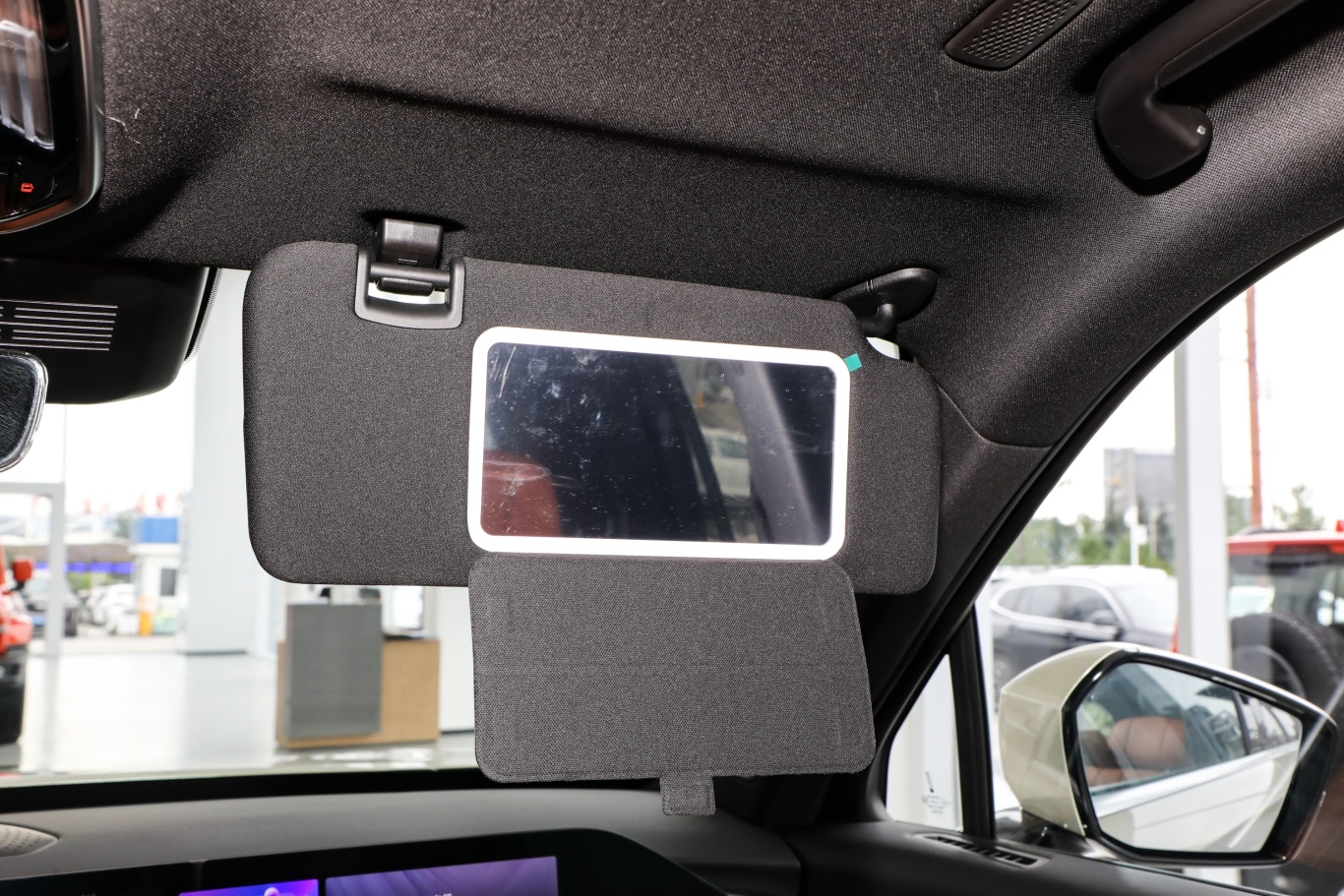 【魏牌蓝山1.5T 153km 两驱长续航版副驾驶位图片-汽车图片大全】-易车