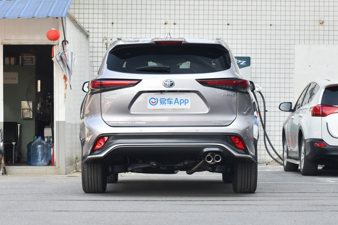 【皇冠陆放HEV 2.5L 四驱尊贵版 7座正后水平图片-汽车图片大全】-易车